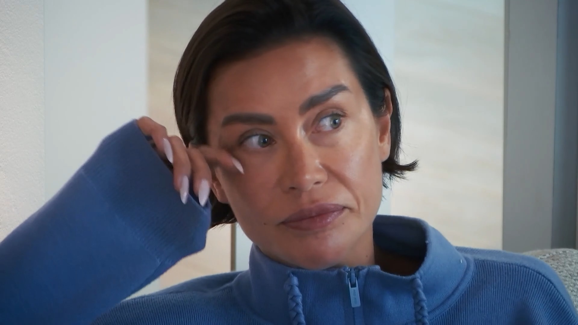 Jaimie Vaes onthult wat zij aan zichzelf heeft laten doen | Shownieuws