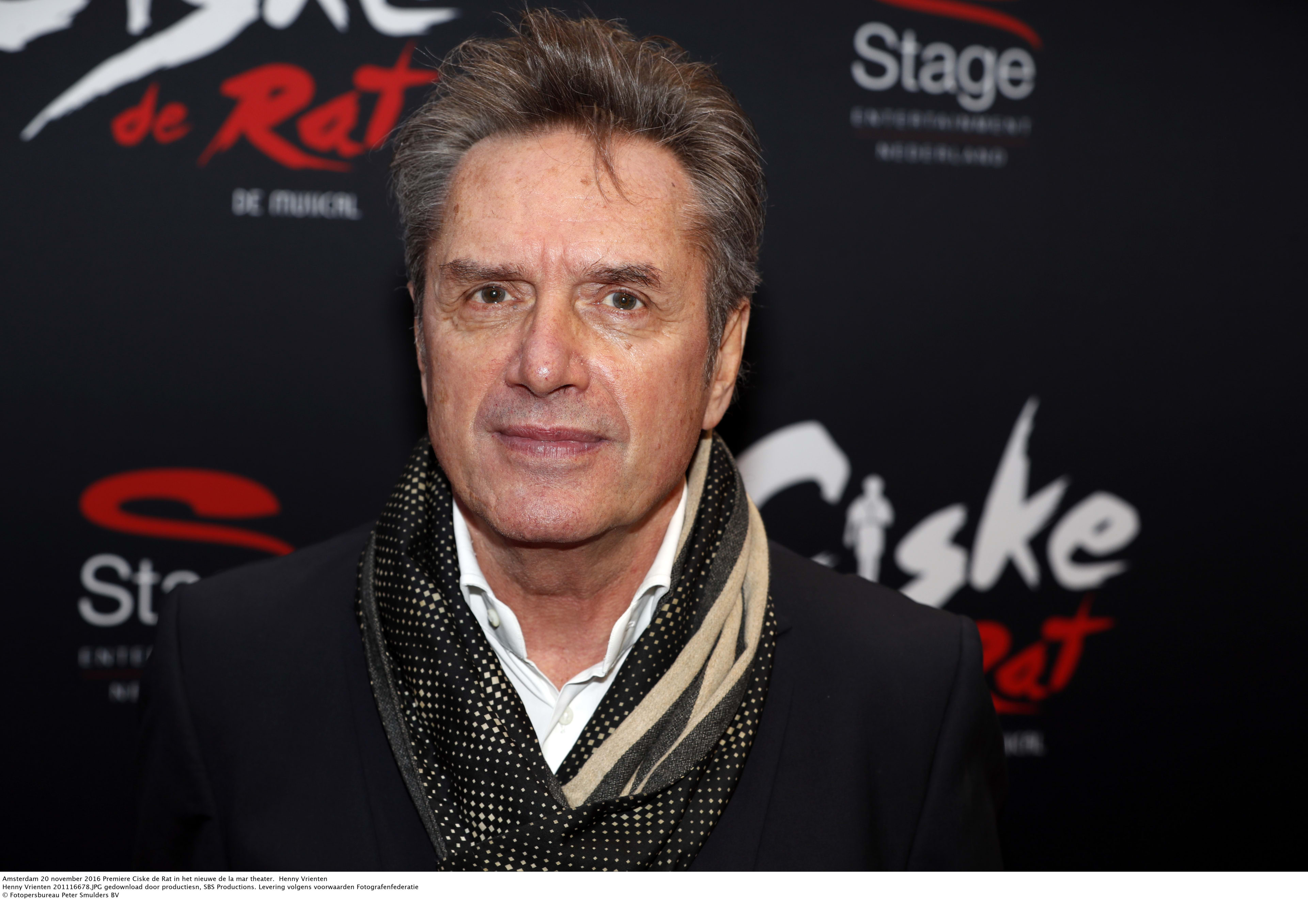 Diefstal bij het graf van Doe Maar-zanger Henny Vrienten | Shownieuws