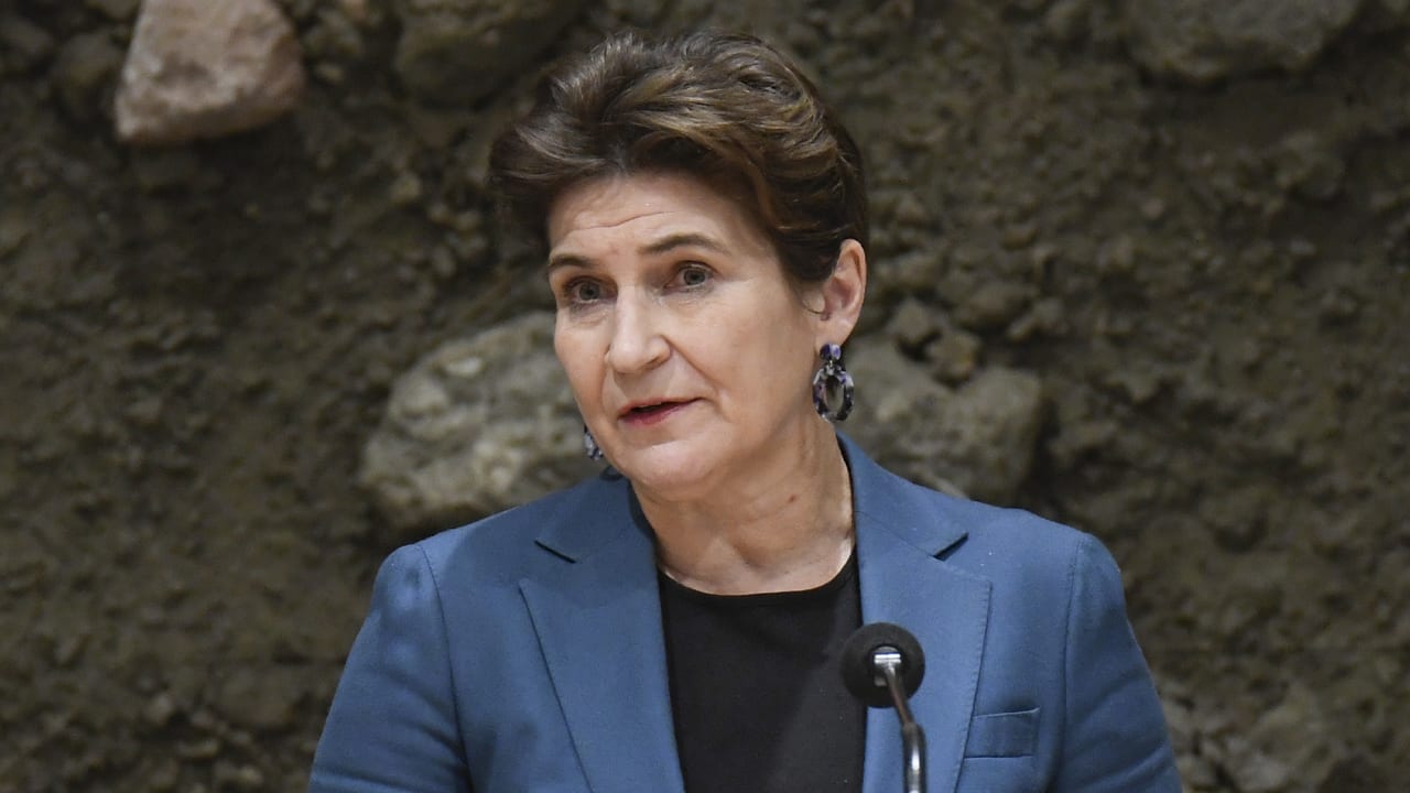 Lilianne Ploumen stopt per direct als leider en Kamerlid van de PvdA ...