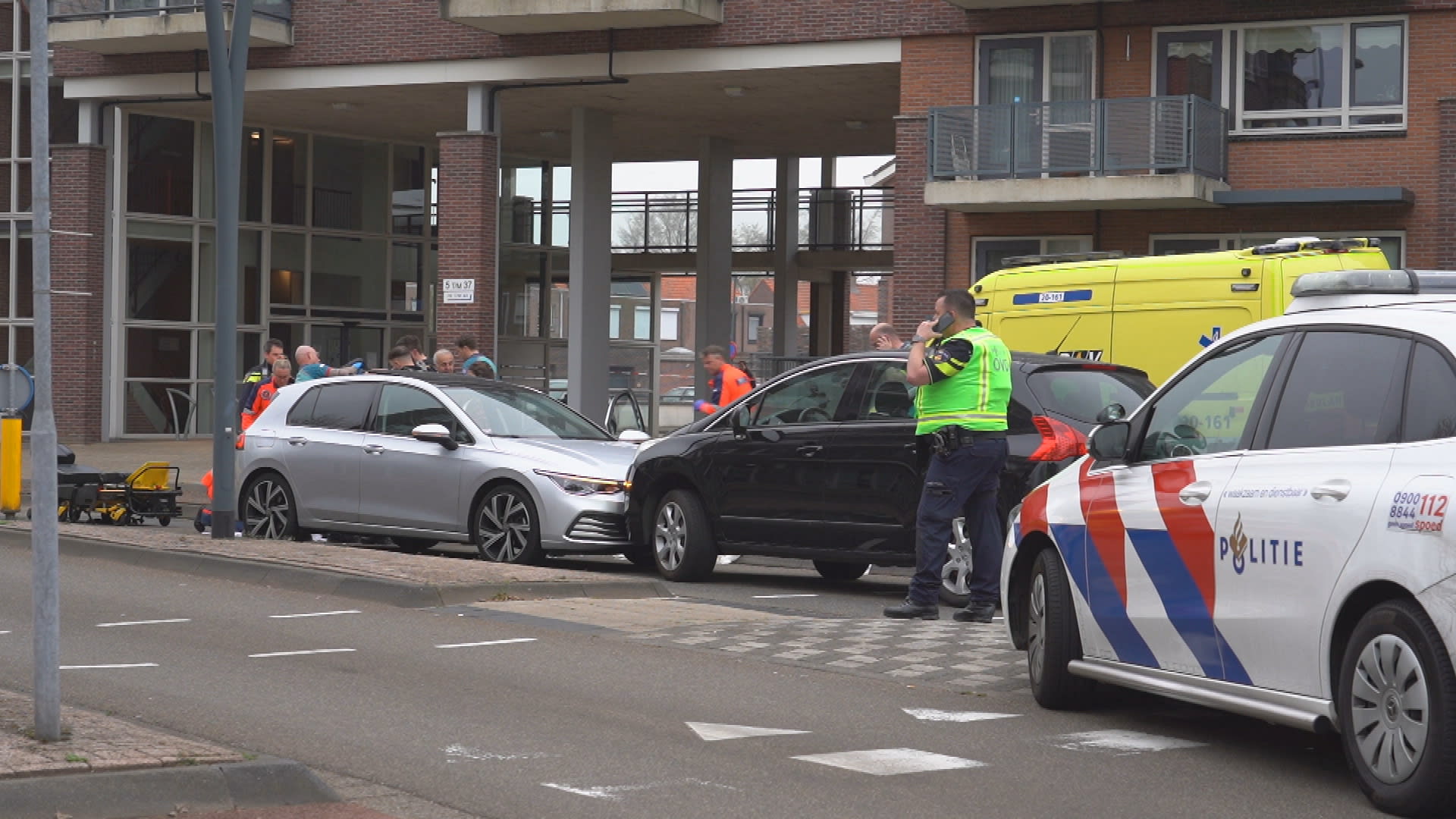 Politie vindt auto die mogelijk betrokken is bij dodelijke schietpartijen Oosterhout | Hart van ...