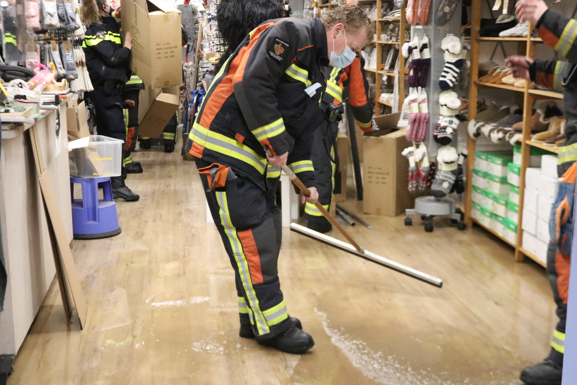 Winkels onder water in Noordwijk na groot lek aan waterleiding | Hart ...