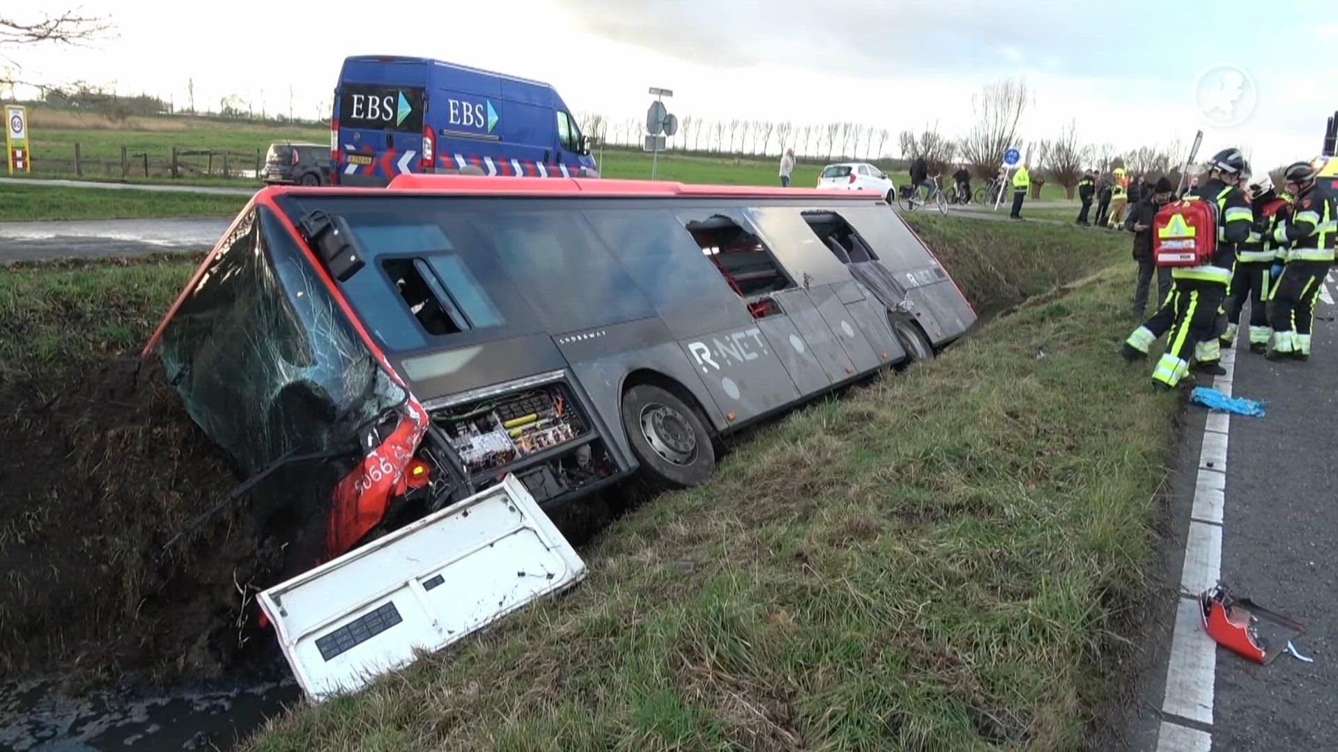 Meisje half uur onopgemerkt in bus na crash, leerlinge nog steeds op ...