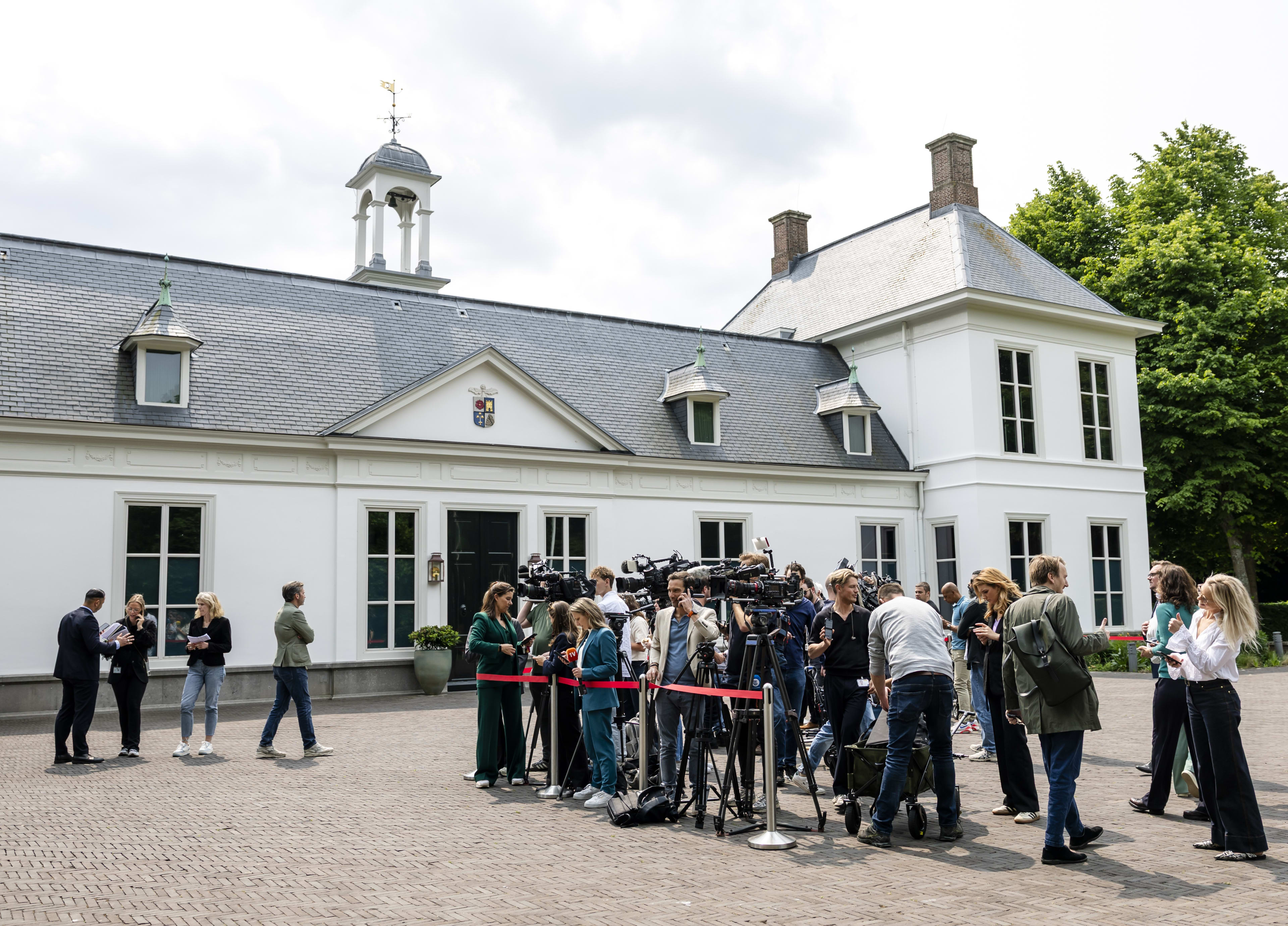 Demissionair premier Schoof nu naar koning om ontslag kabinet aan te bieden | Hart van Nederland