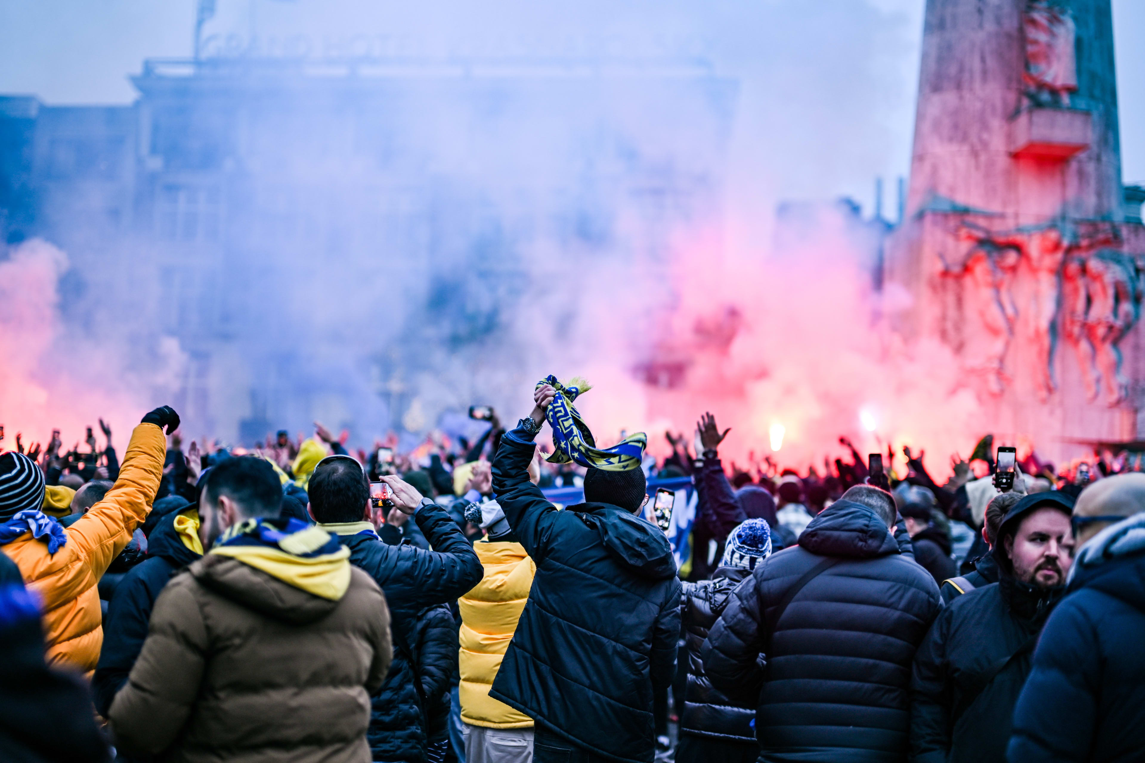 Rapport: politie was niet voorbereid op flitsgeweld rond Ajax-Maccabi ...