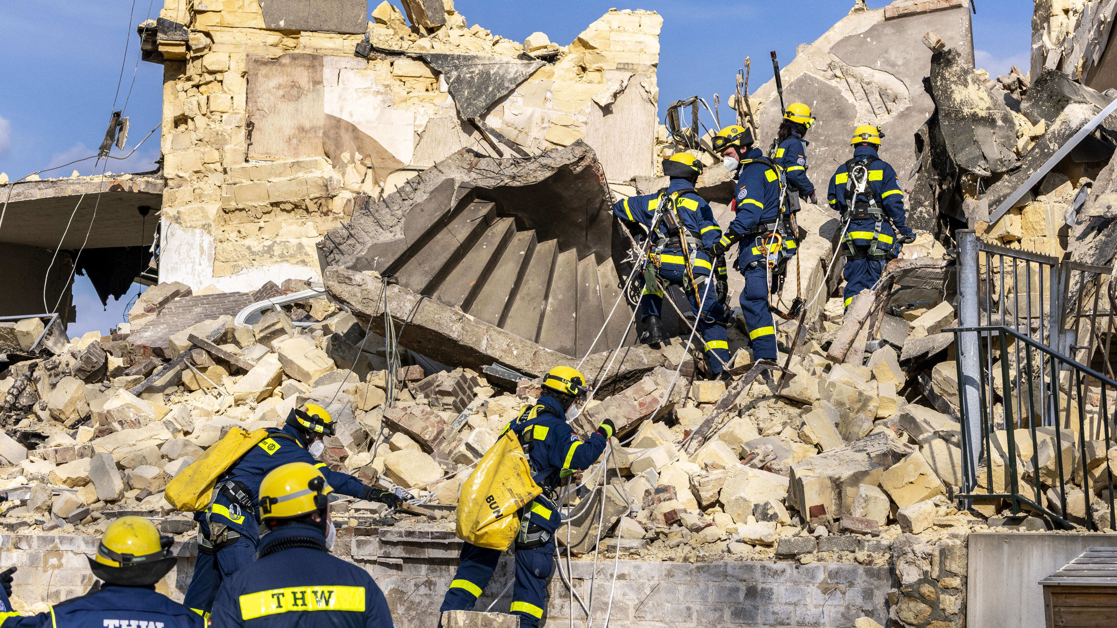 Gemeente Valkenburg wil crowdfunding voor ingestorte Wilhelminatoren ...