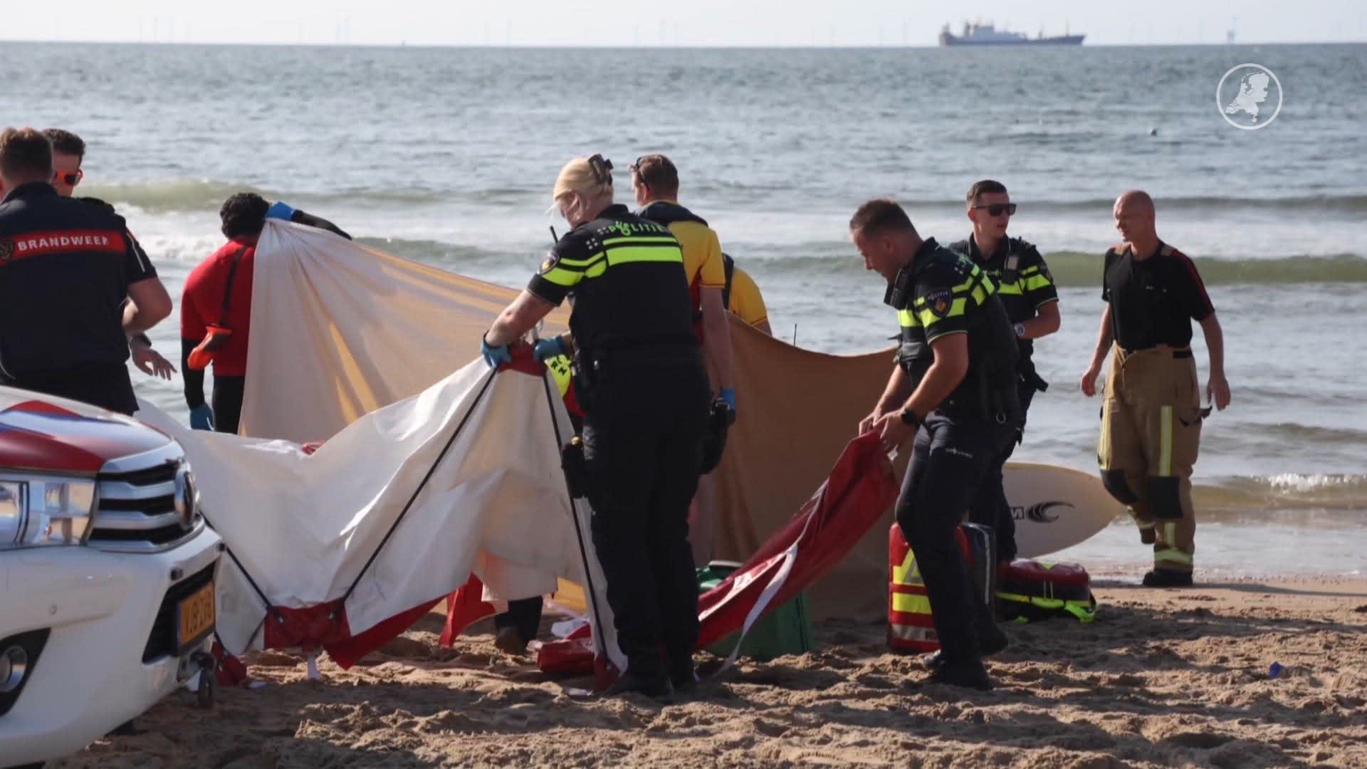 Zwemmer raakt in de problemen voor kust Scheveningen en wordt op druk ...