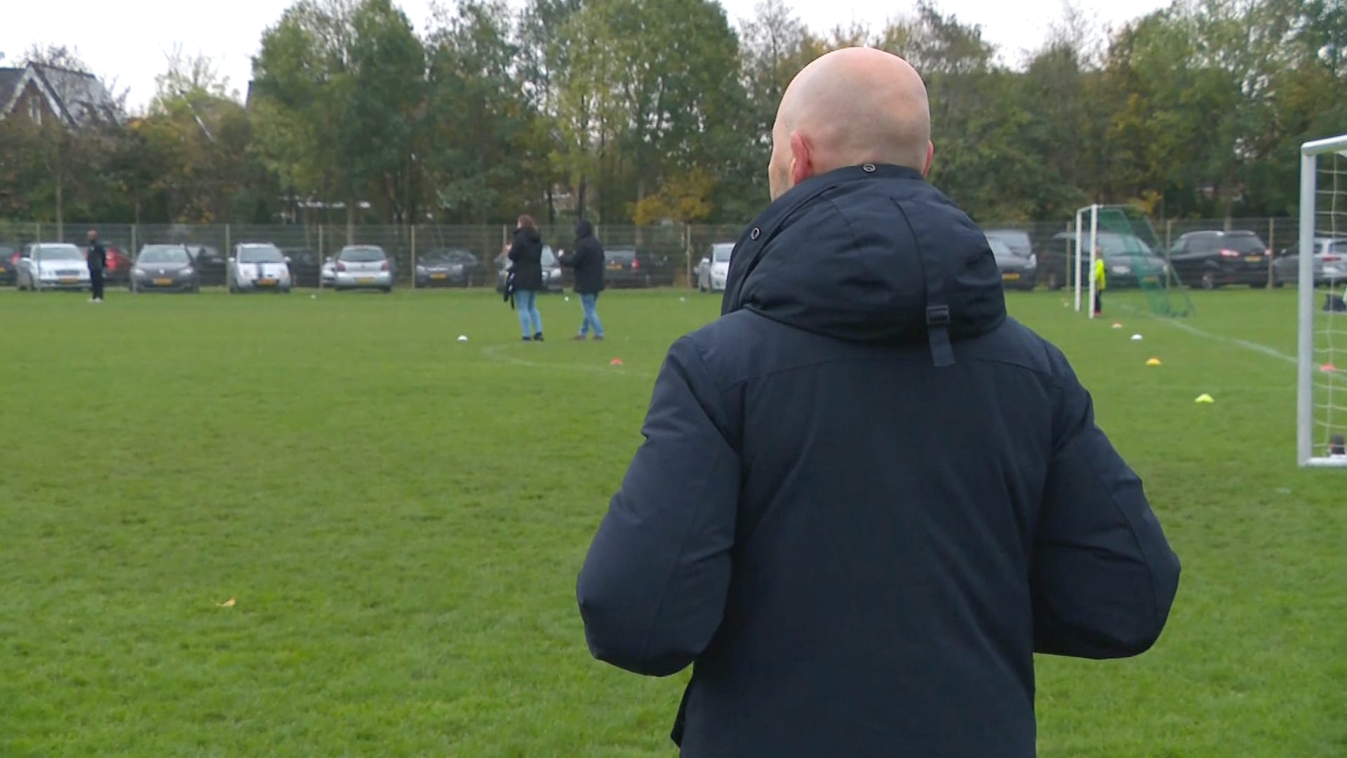 Shona Shukrula schrijft geschiedenis: eerste vrouwelijke scheidsrechter ...