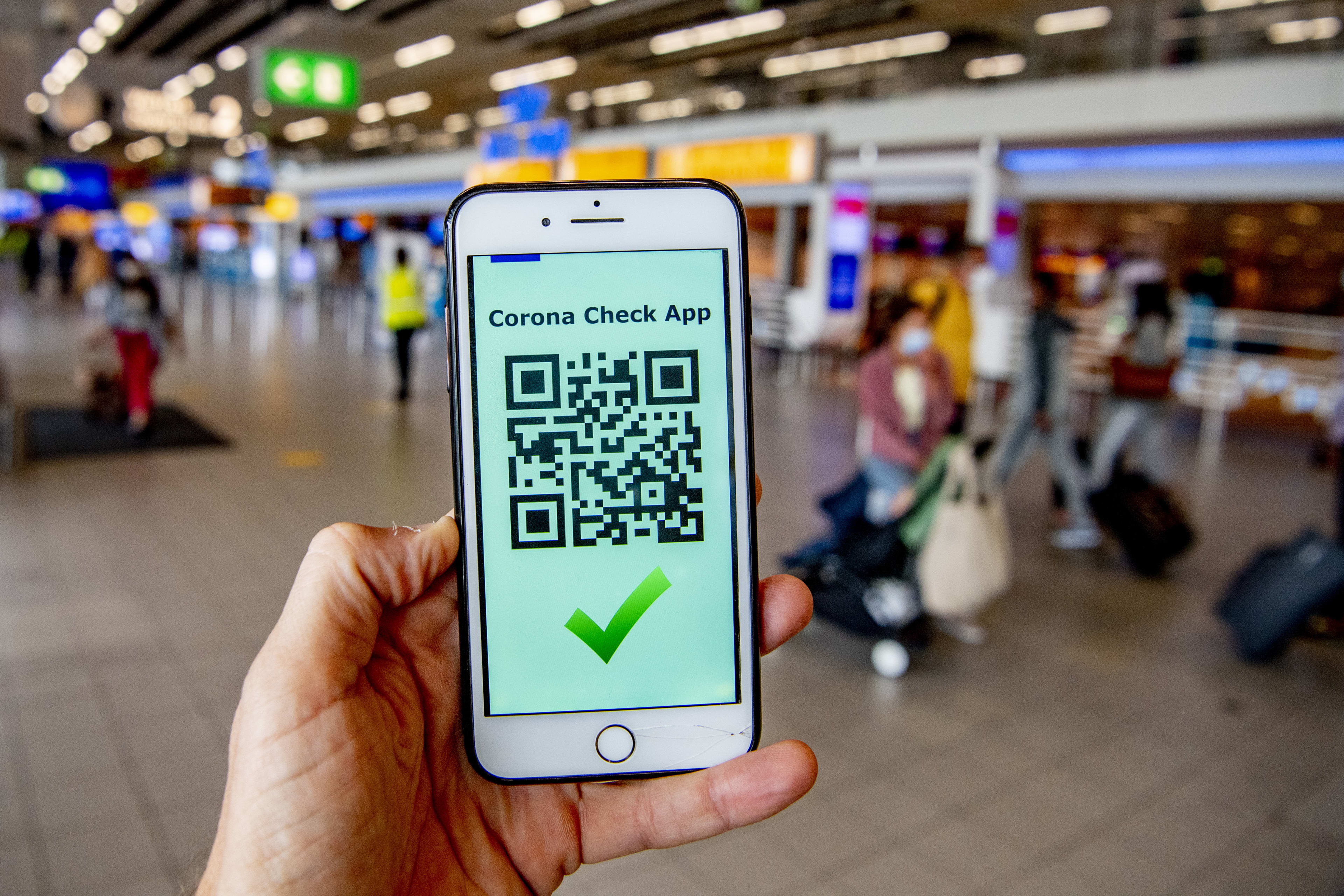Lek bij testbedrijf: mensen konden valse QR-code maken in CoronaCheck ...