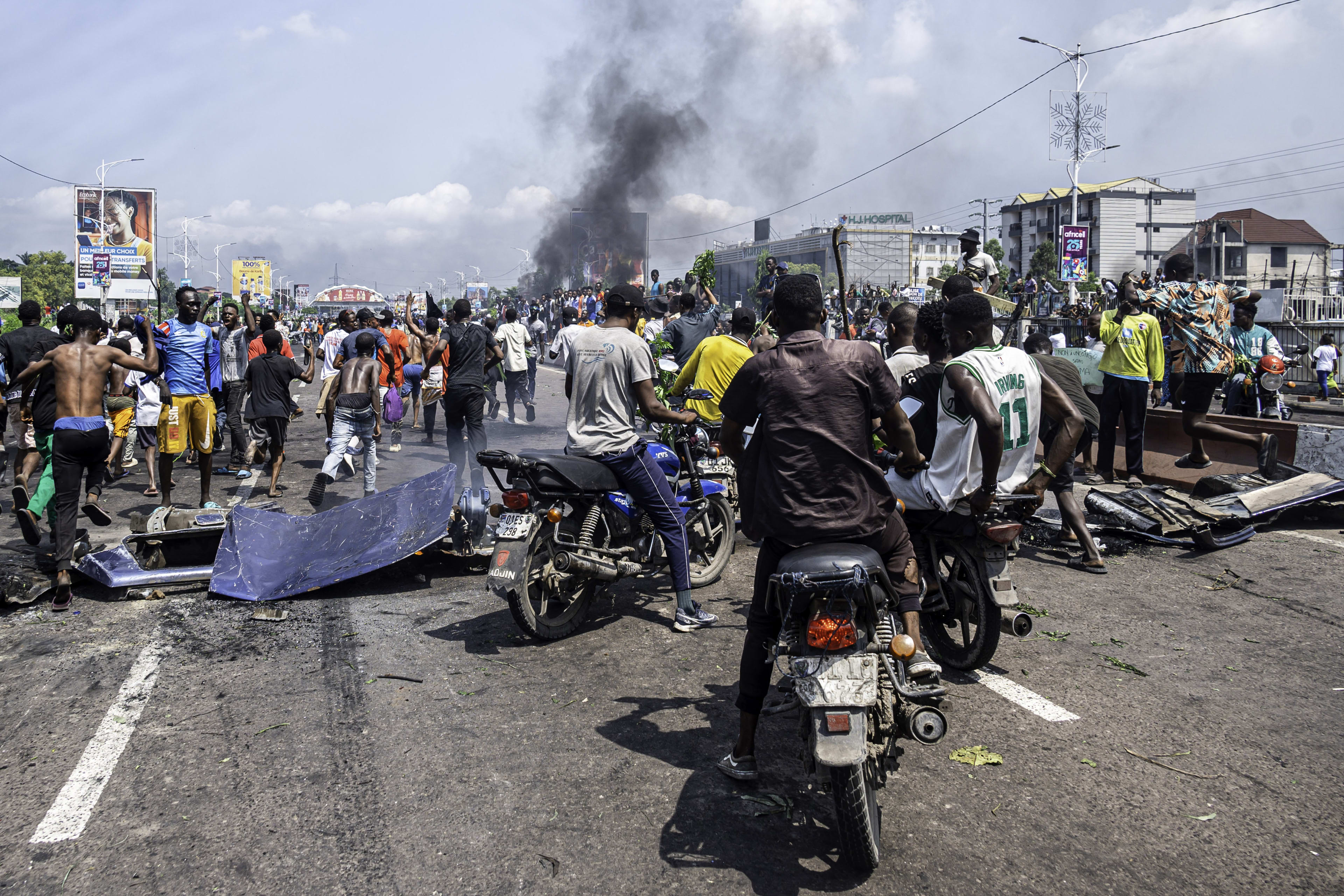 Chaos in Kinshasa: Nederlandse ambassade in Congo doelwit van ...