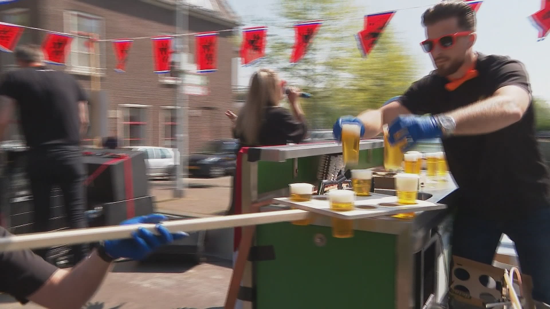 Dit café op wielen in Meerkerk bracht vers getapte biertjes voor de ...
