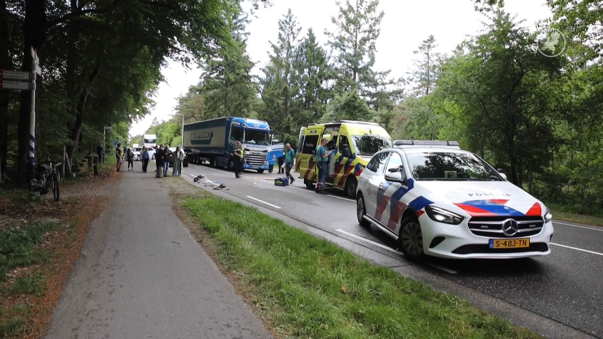 Fietser (73) overleden door aanrijding met vrachtwagen in Beekbergen | Hart van Nederland