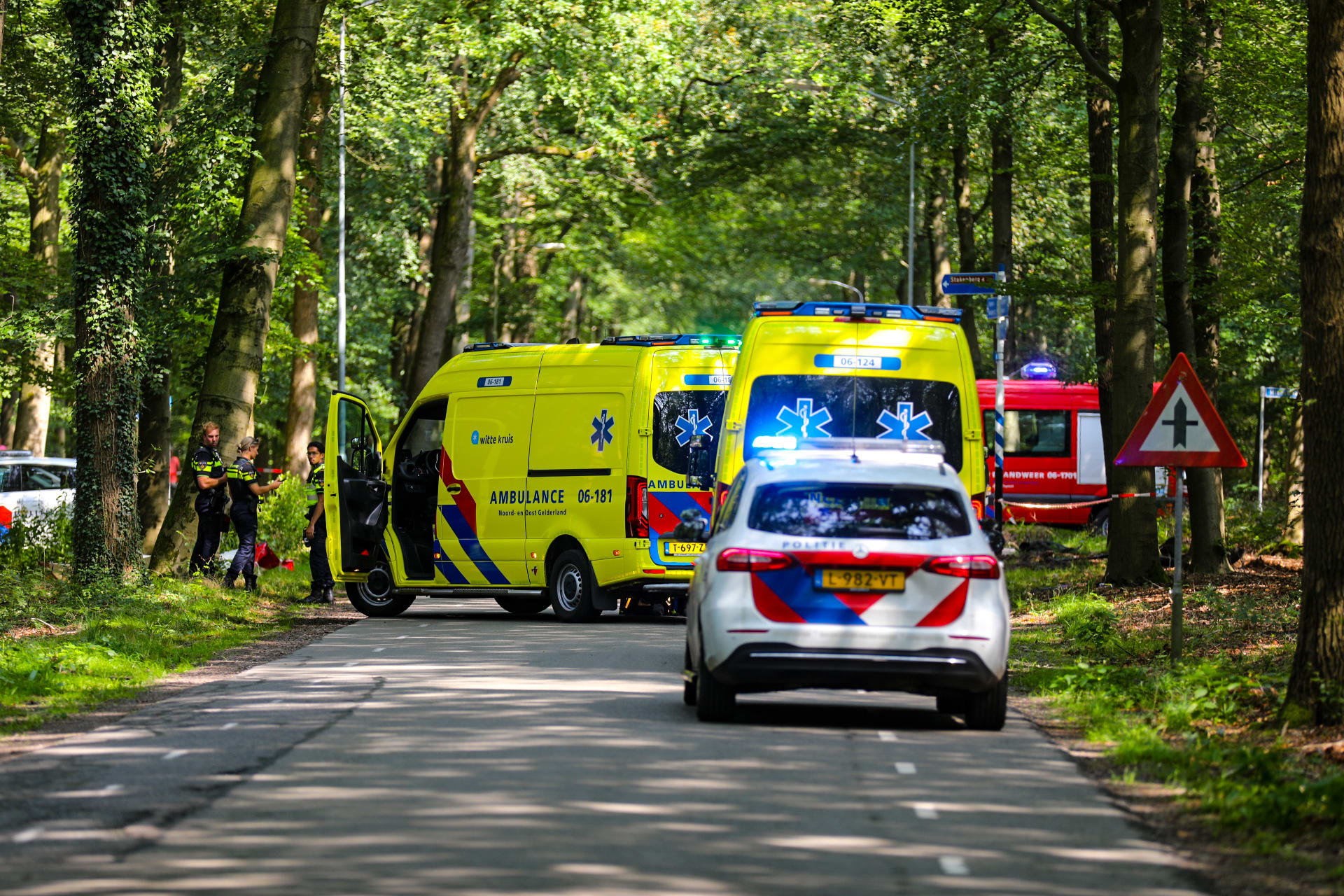 Veel hulpdiensten bij ernstig ongeval met dode en zwaargewonde in Elspeet | Hart van Nederland