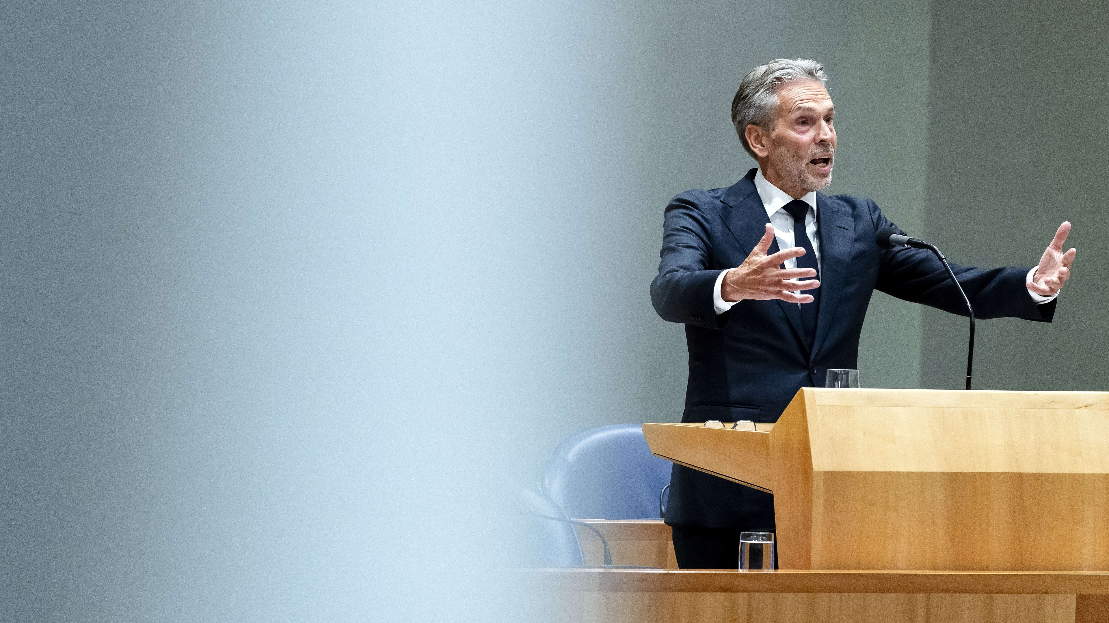 Van Vroonhoven stopt bij NSC na lagere plek op kieslijst | Hart van Nederland