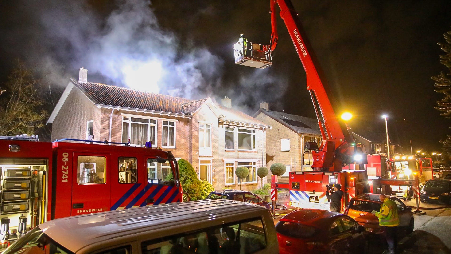 85-jarige bewoonster zwaargewond bij woningbrand in Apeldoorn | Hart ...