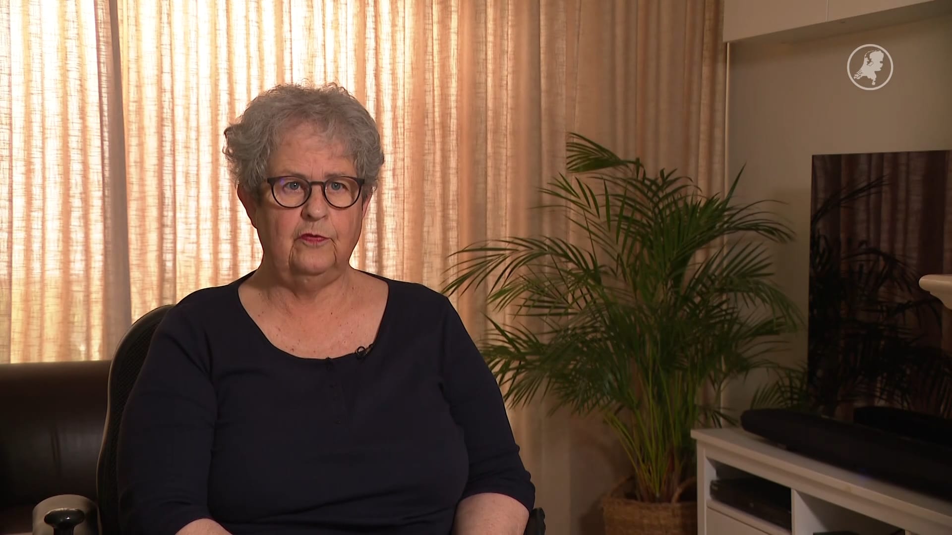 Al maanden zit Annette opgesloten in haar eigen huis, want ze krijgt ...