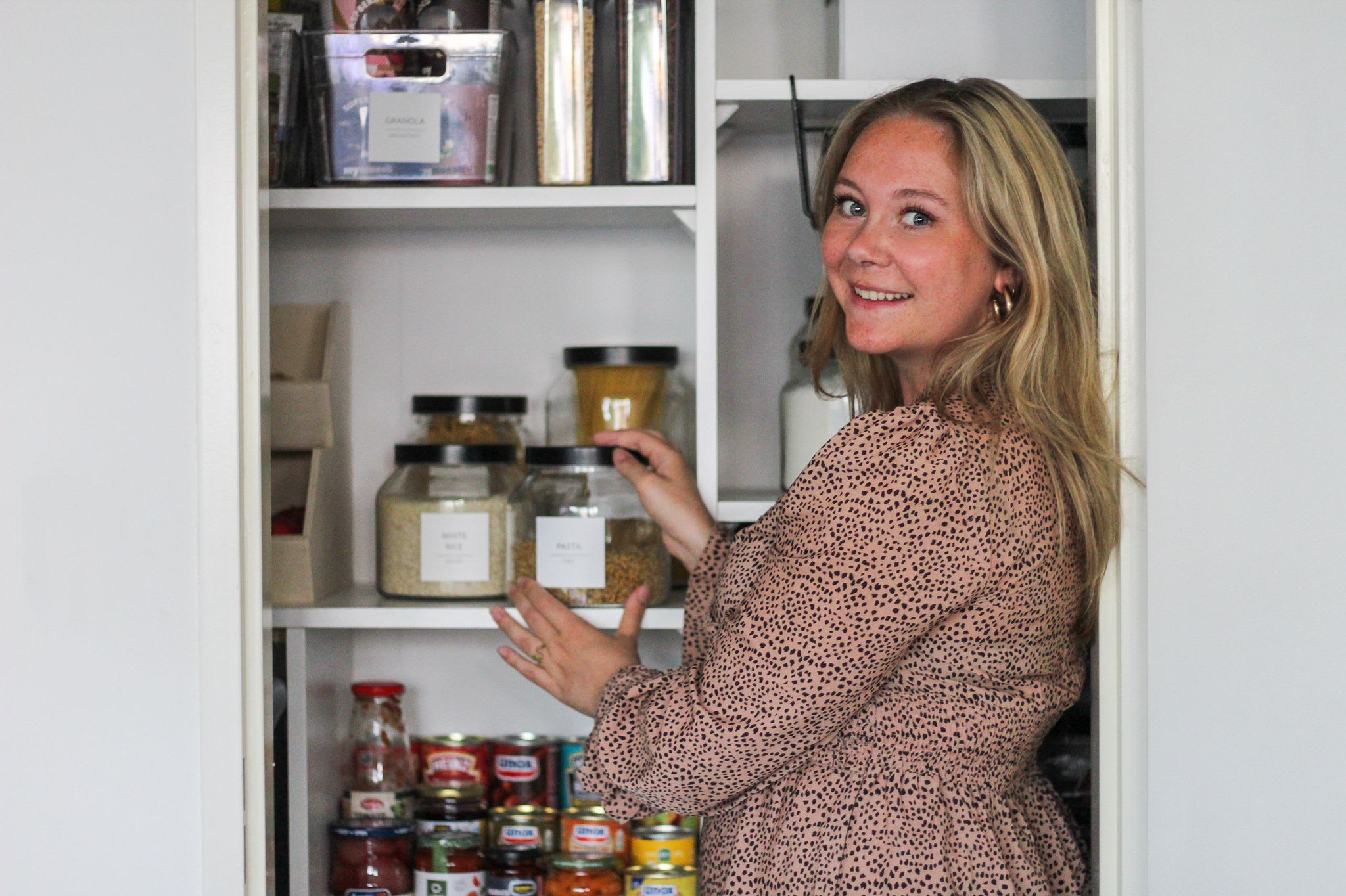 Opruimvideo's van Roos gaan viral: 'Ik trek met alle plezier een kast ...