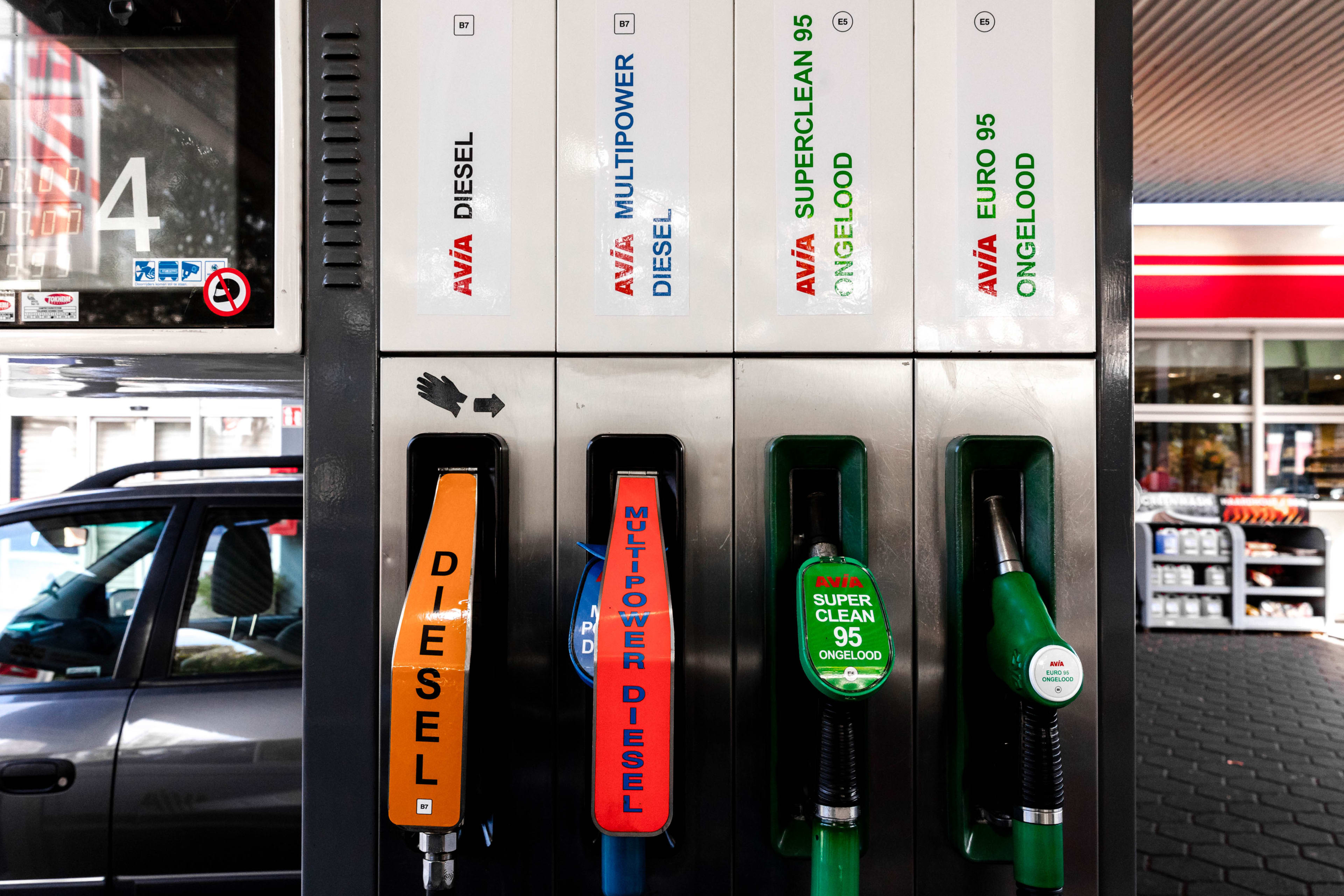 Benzineprijs door coronacrisis steeds lager: hier tank je het ...