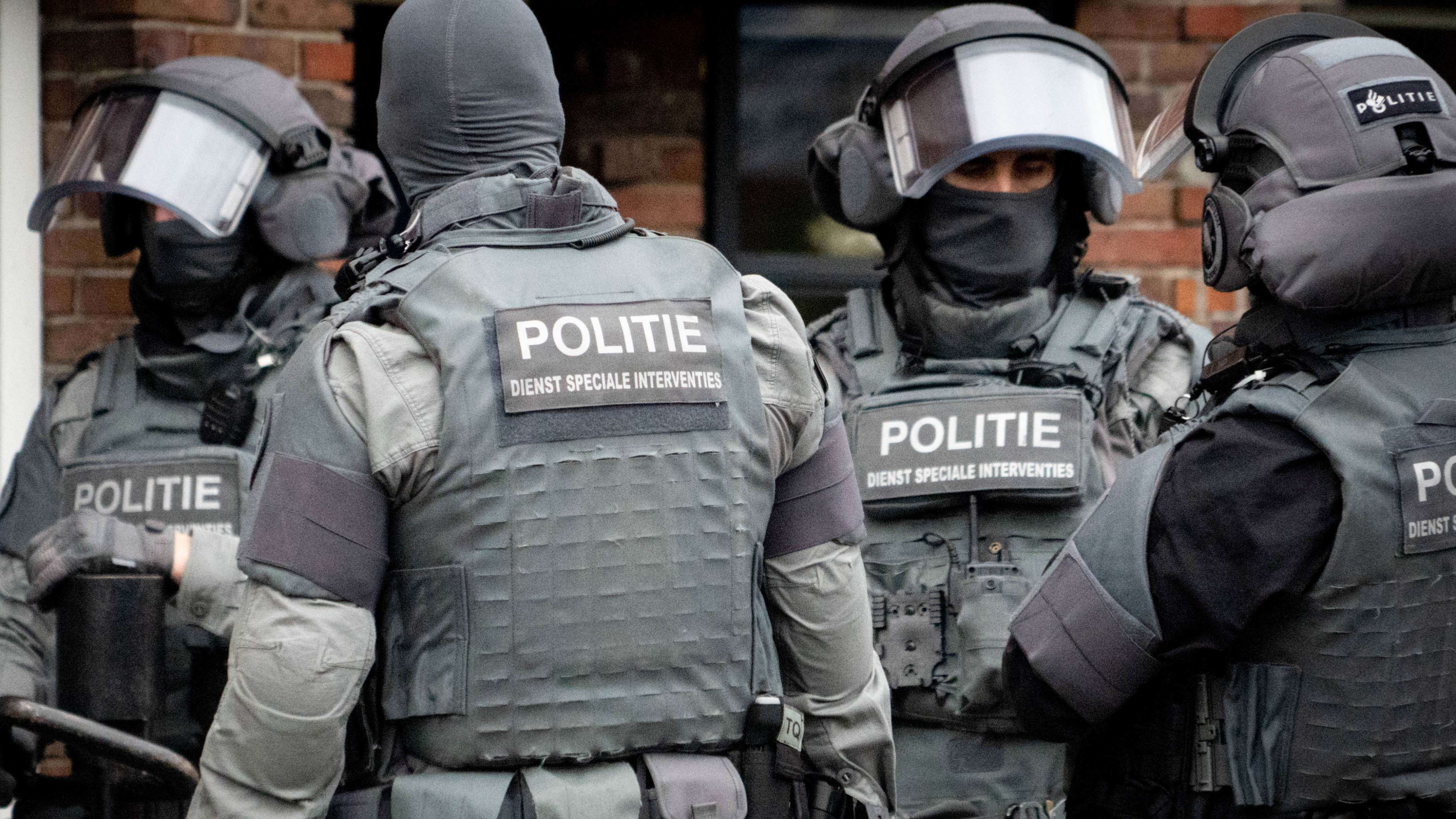 Arrestatieteam pakt man op die agenten dreigde neer te schieten, schot ...