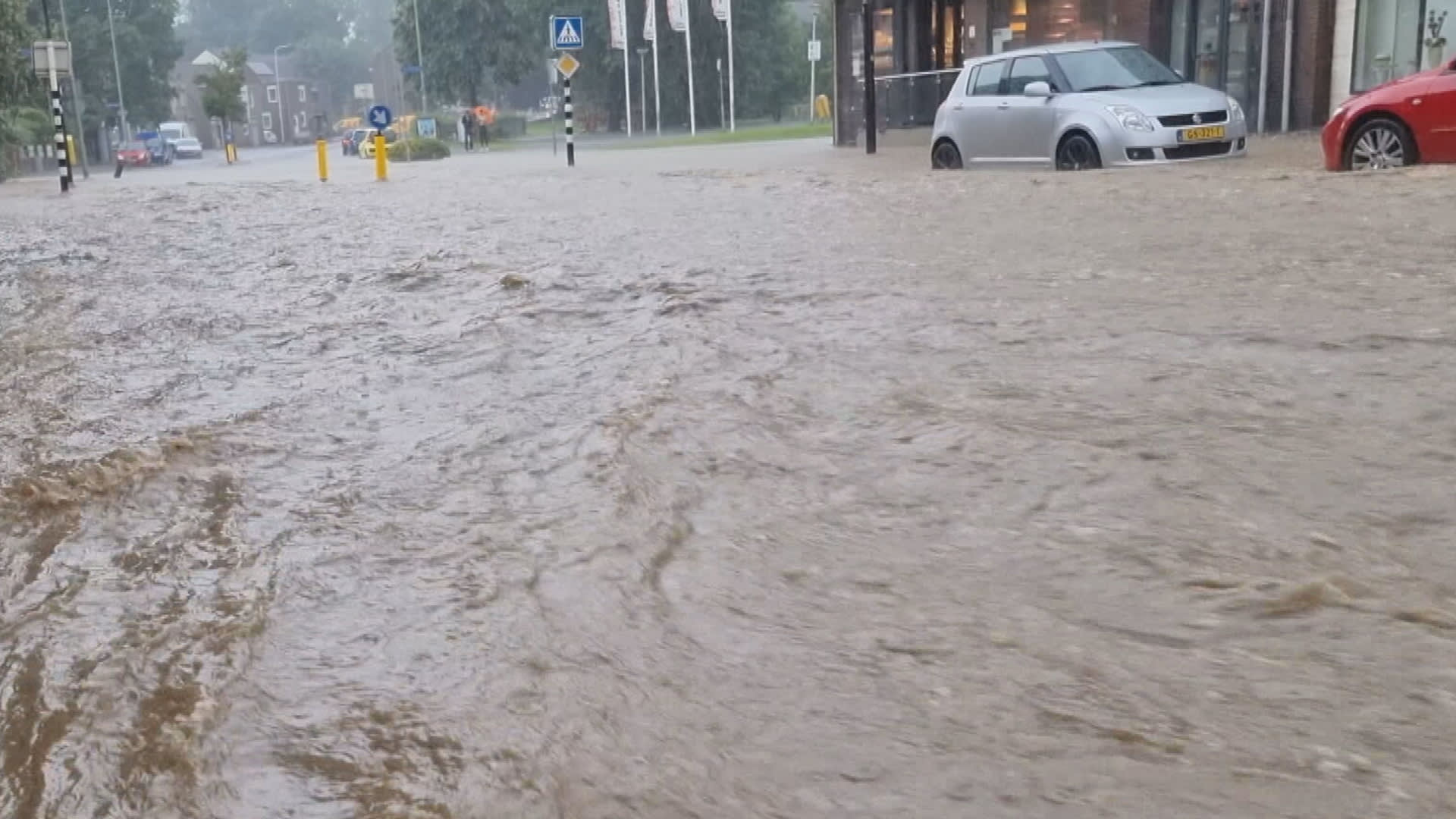 Limburgse Eygelshoven veranderde in kolkende rivier: 'Viel niet tegen ...