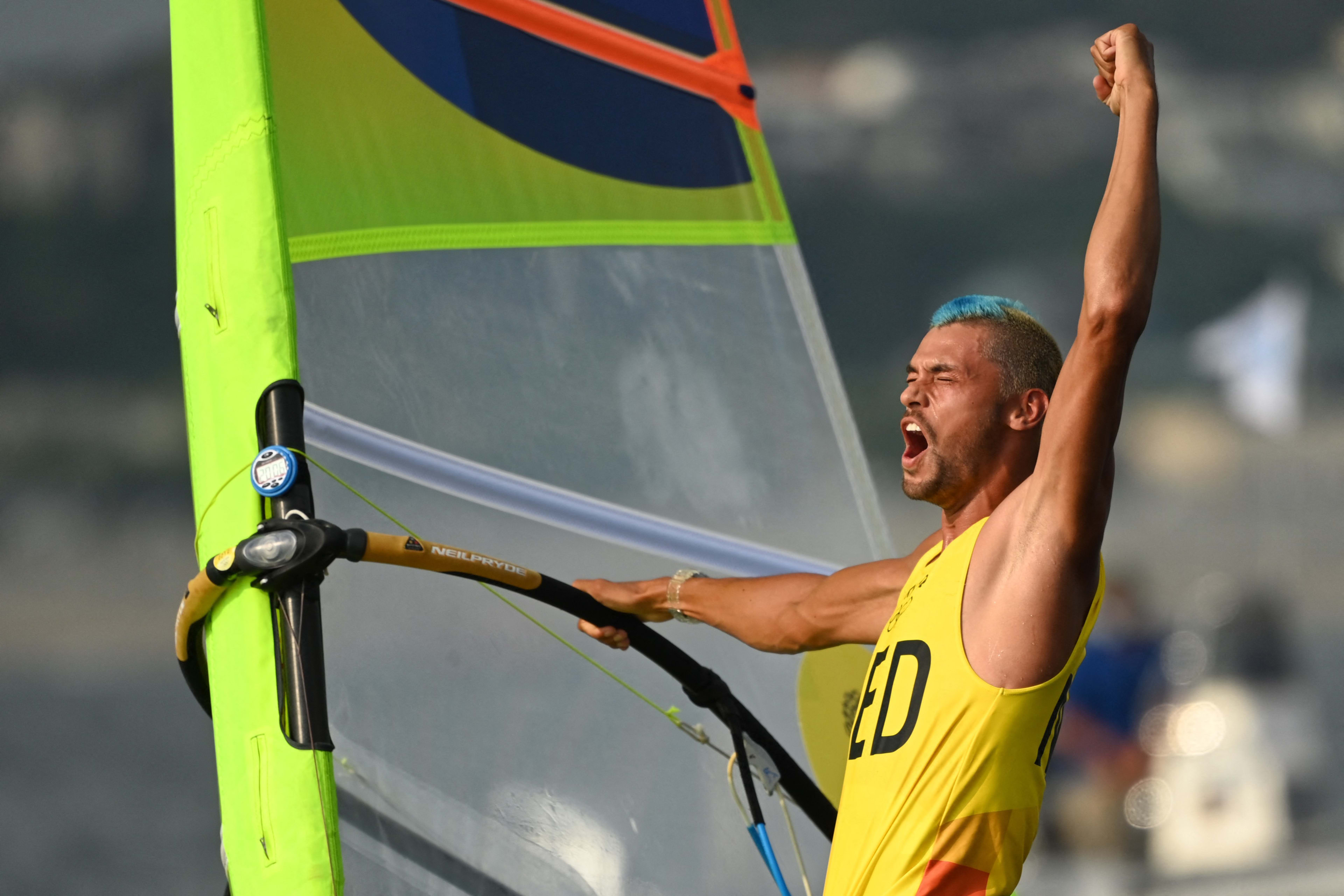 Windsurfer Kiran Badloe wint vierde gouden medaille voor Nederland | Hart van Nederland