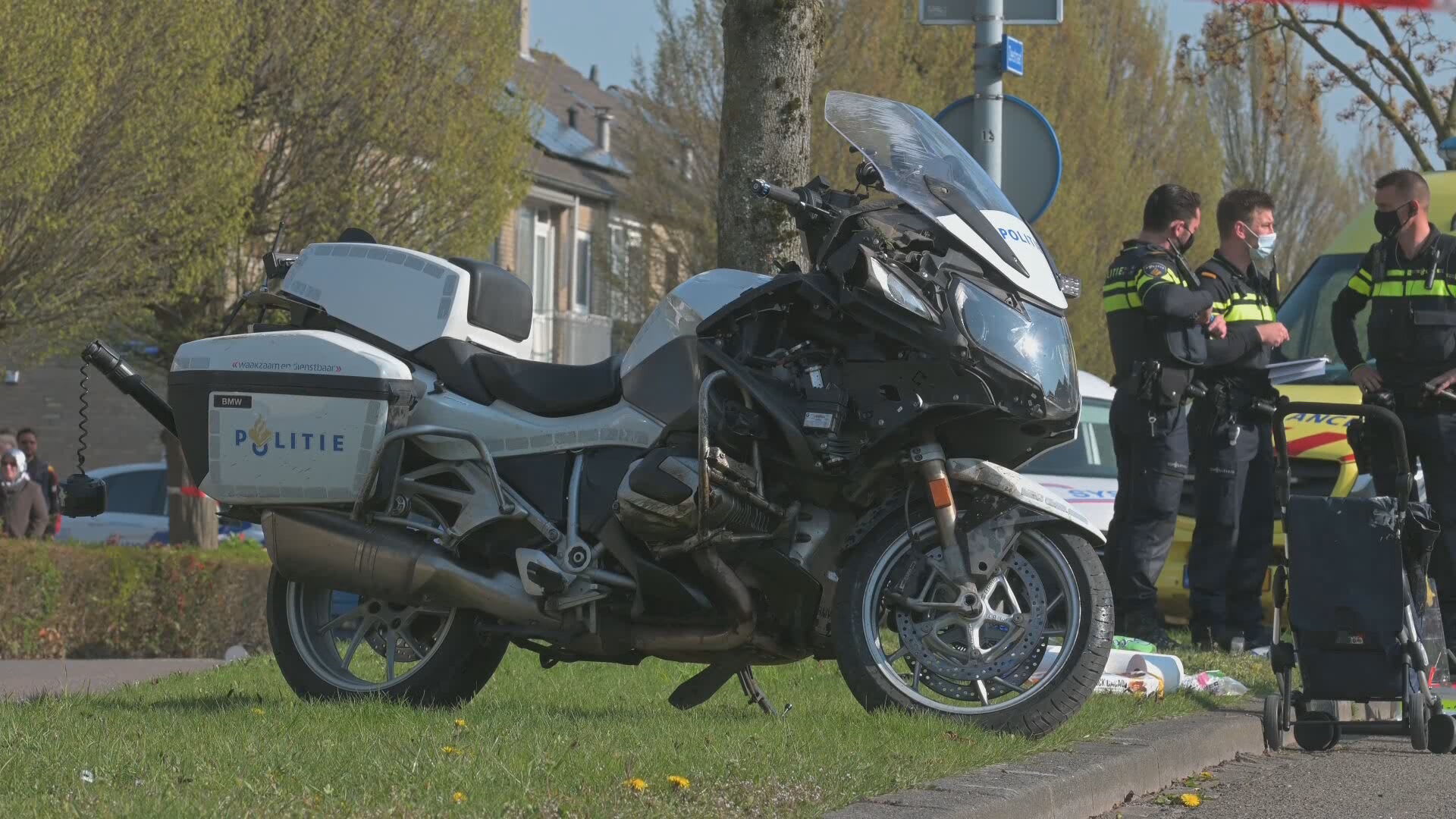 Motoragent klapt op voetganger bij achtervolging Zevenbergen, beiden ...