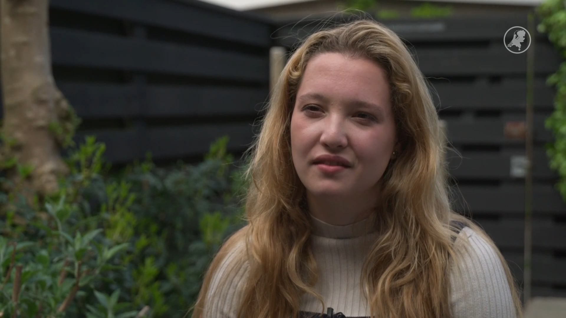 Carlijn (22) was suïcidaal, nu deelt ze haar verhaal op het podium ...