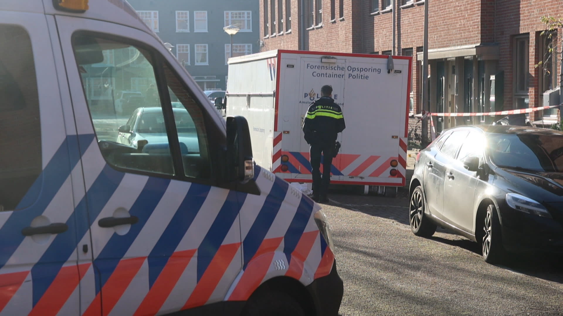 Dode gevonden in woning Amsterdam, politie vermoedt misdrijf | Hart van ...