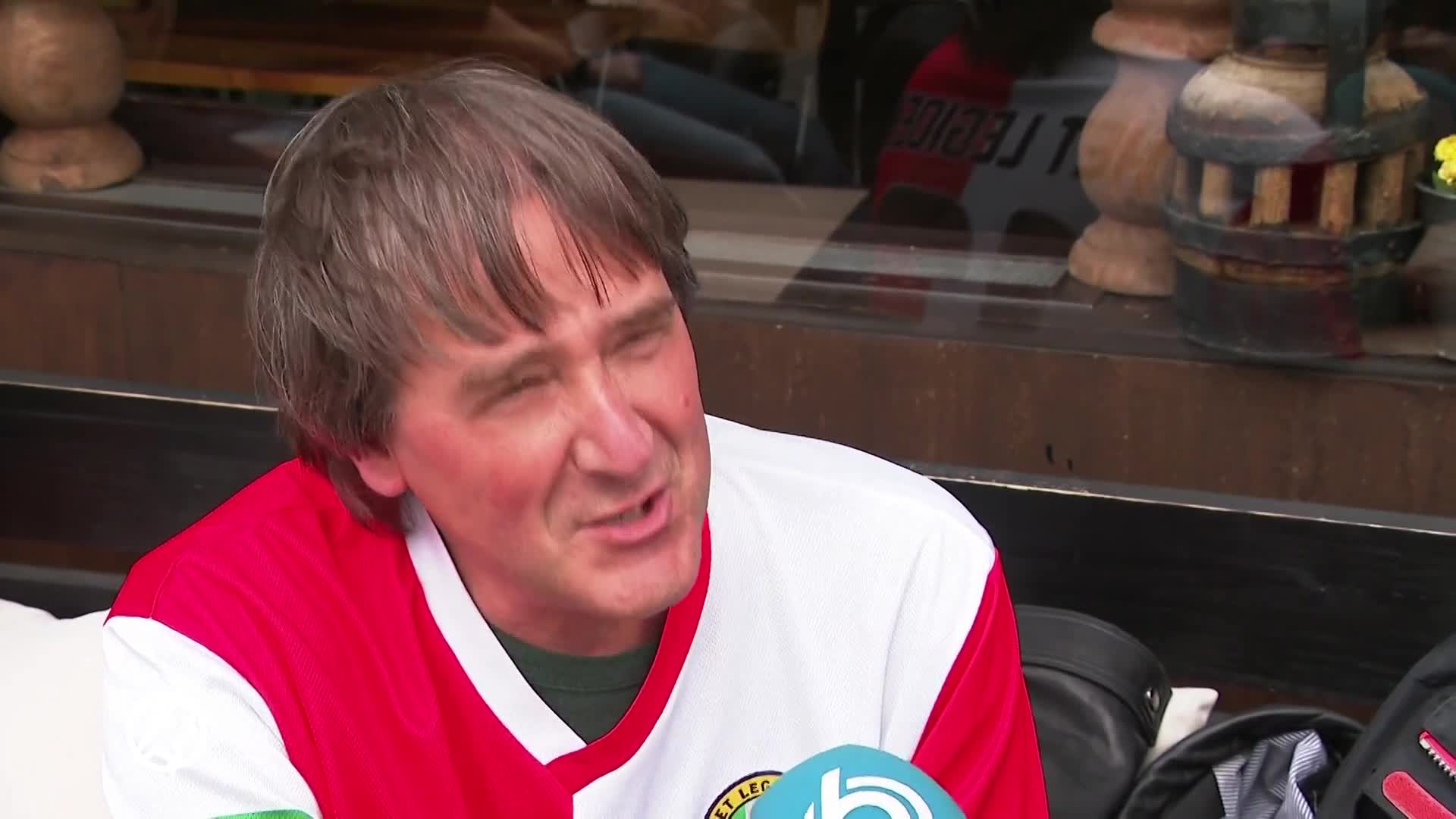 Feyenoord-fan Mikey werd 20 jaar geleden wereldberoemd door zijn ...