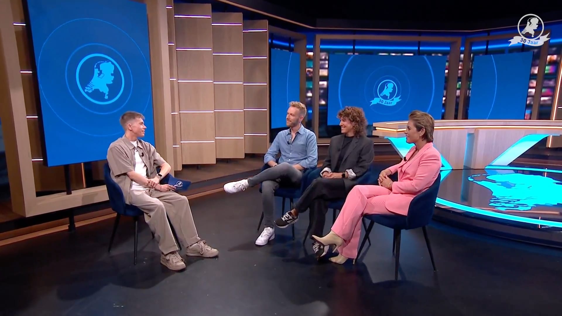 Hart van Nederland - Late Editie: Wolter, Evelien en Mirella blikken terug op 30 jaar Hart van ...