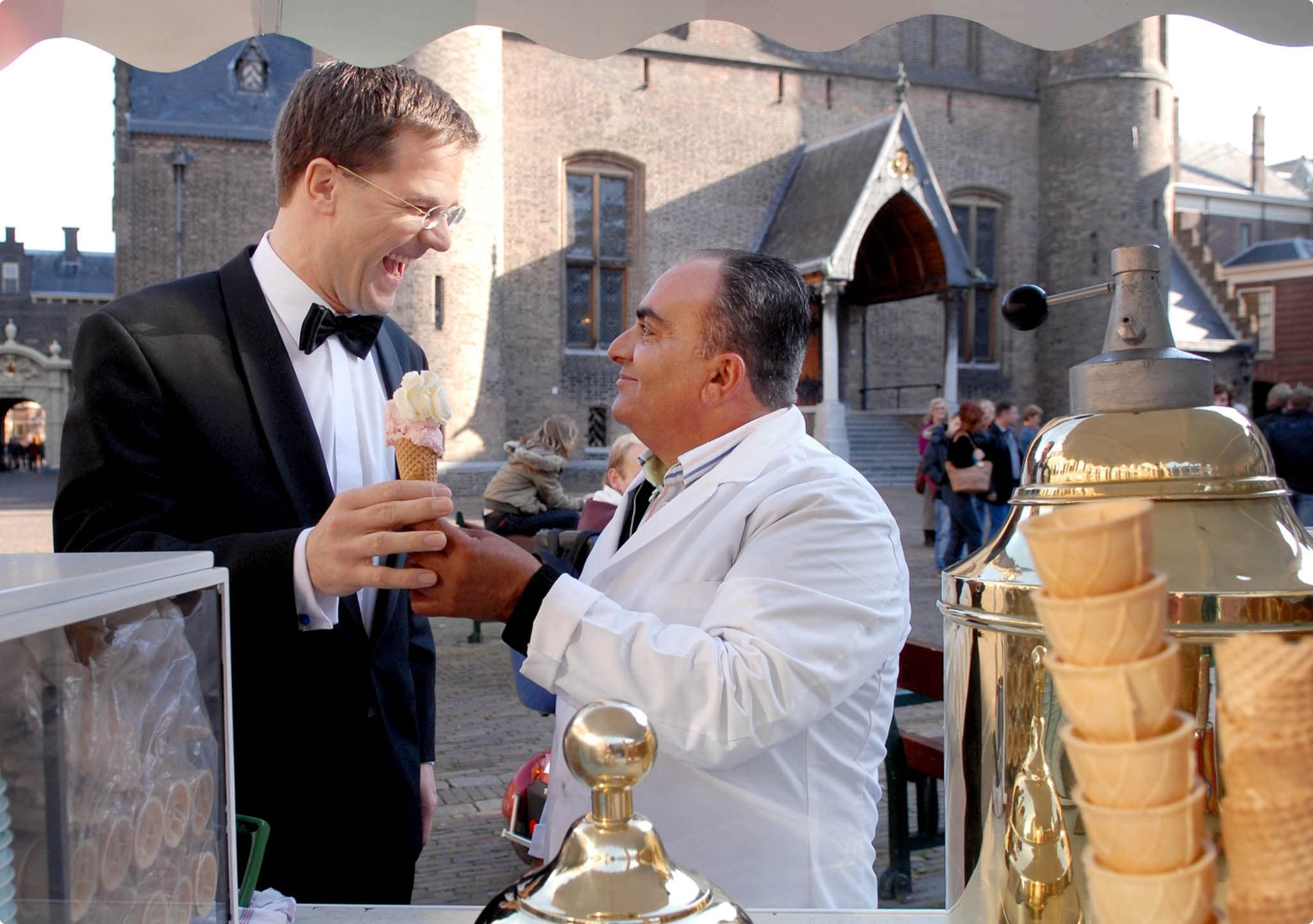 Beroemde Haagse ijscoman Moes (67) overleden na herseninfarct | Hart ...