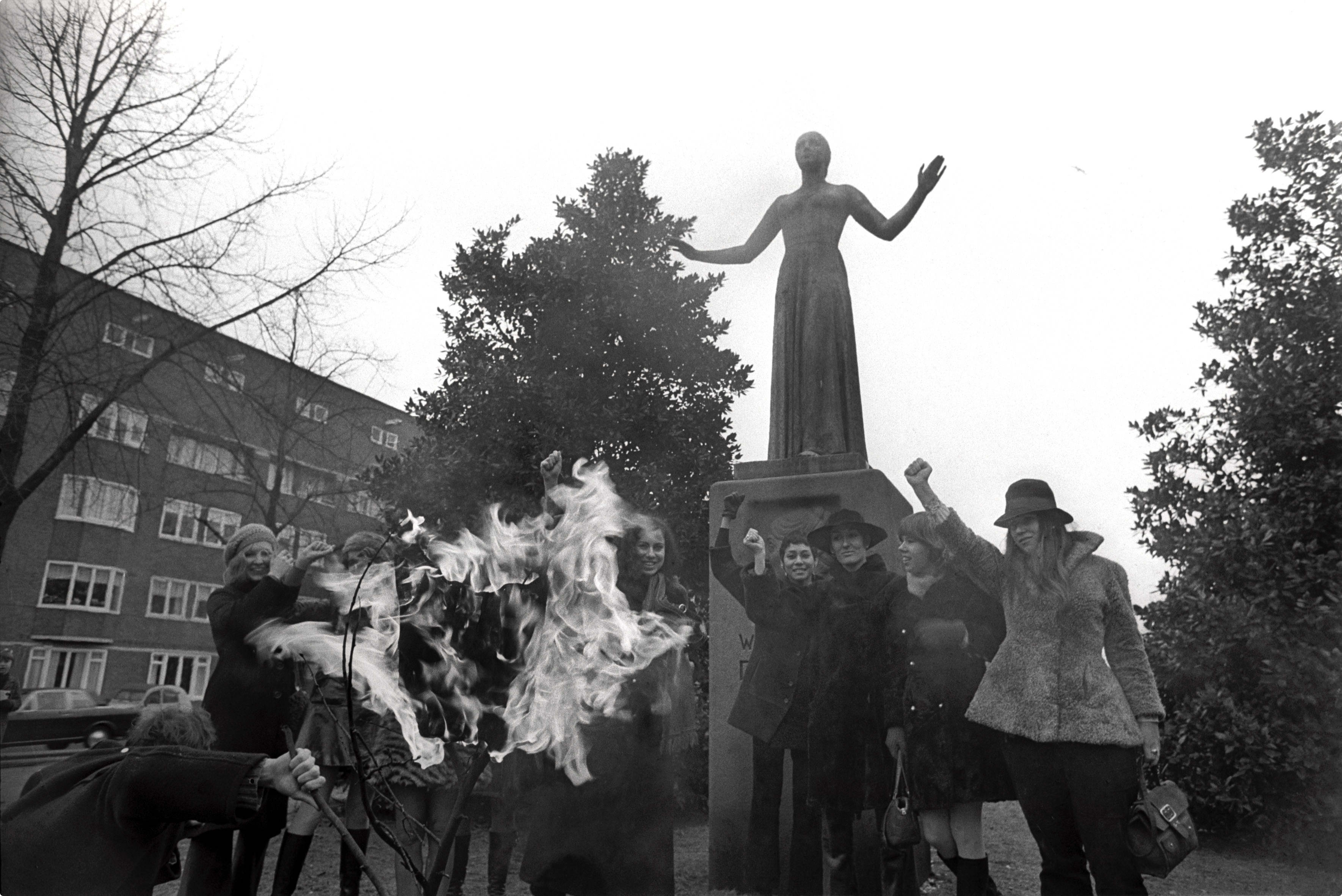 Na 55 jaar zijn de Dolle Mina’s opnieuw in actie voor gelijke rechten ...