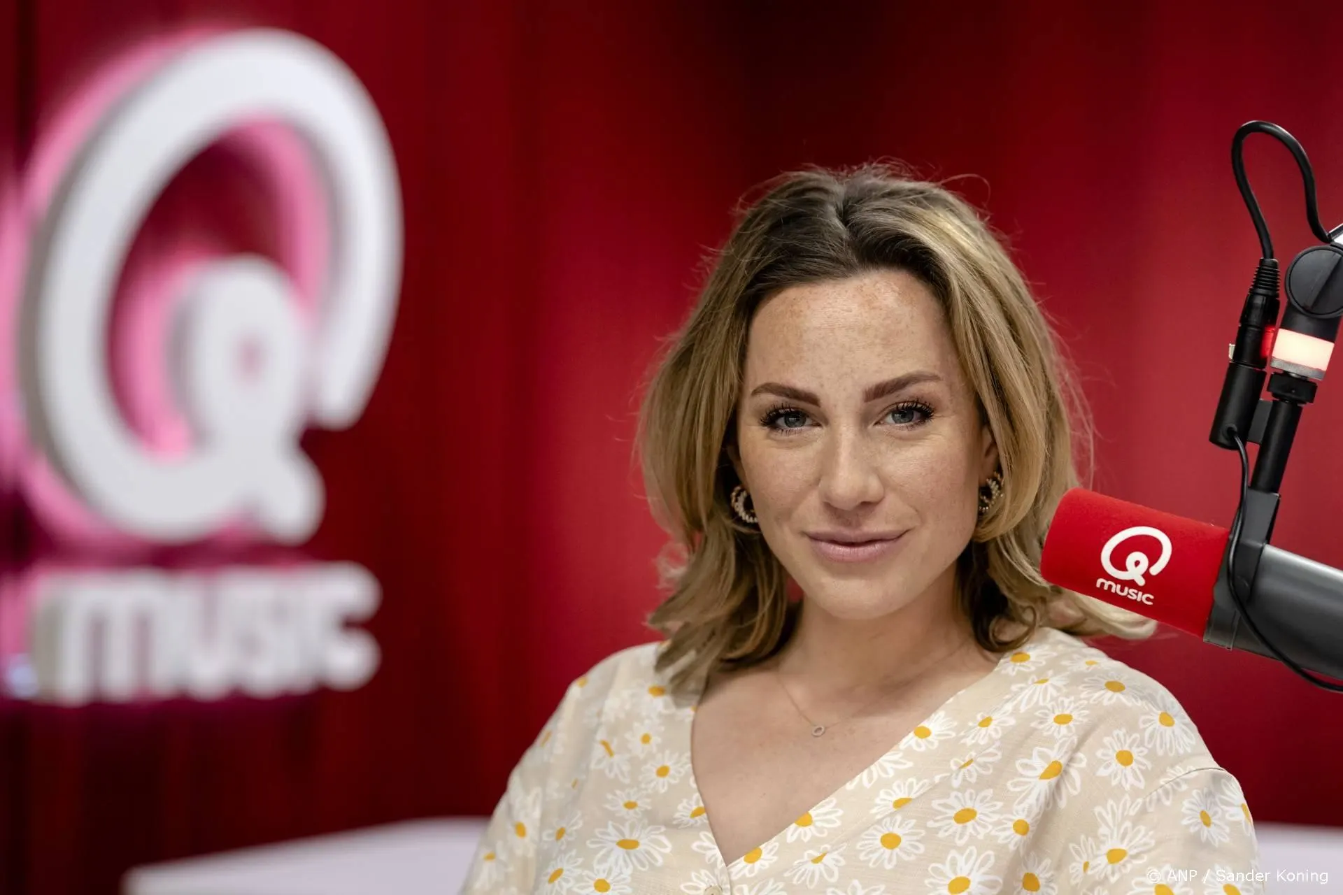 Qmusic-nieuwslezeres Fien Vermeulen stopt | Shownieuws