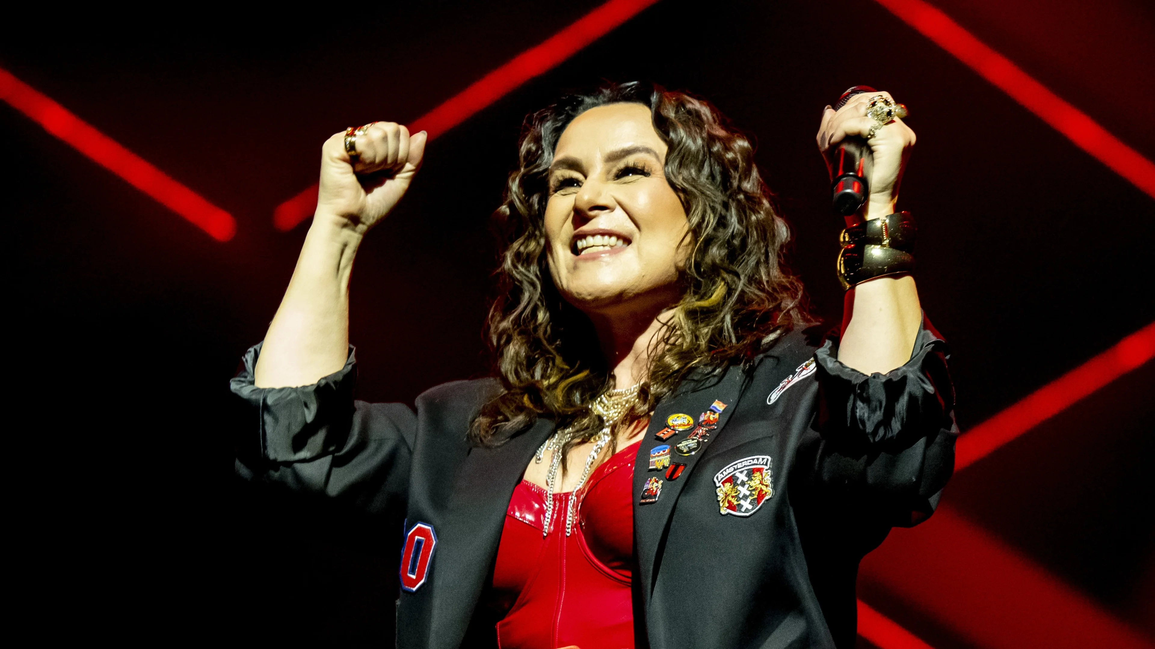 Trijntje Oosterhuis staat stil bij sterfdag vader: 'In gedachten kruip ...