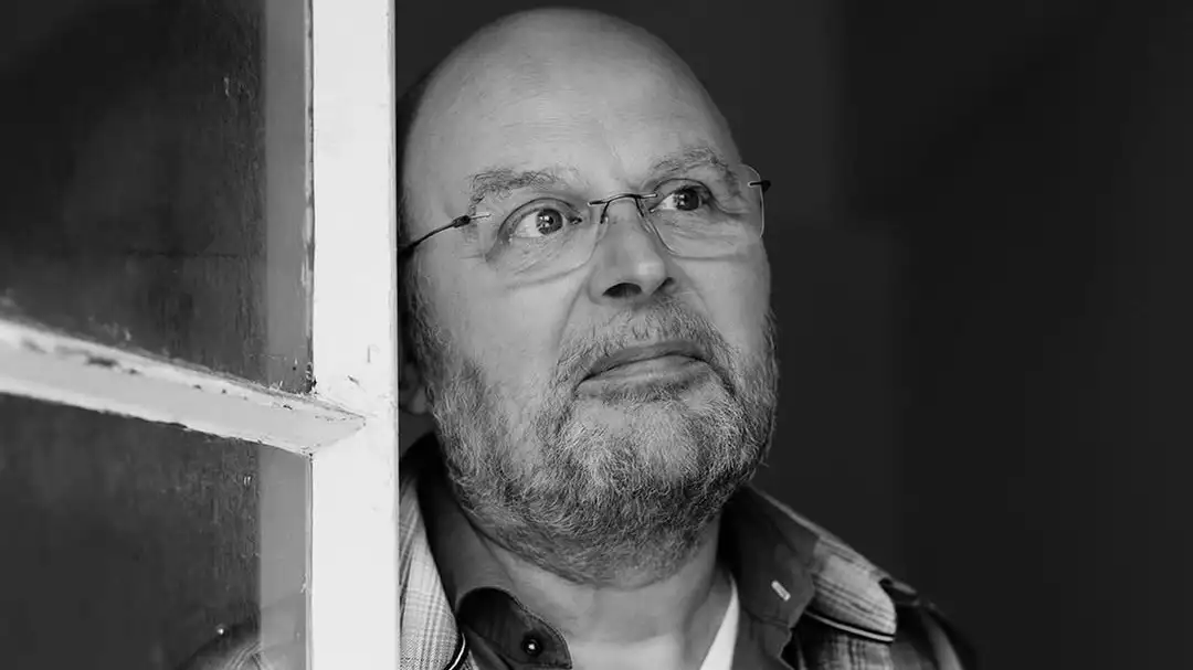 Voormalig EO-presentator Menno Helmus (64) overleden aan kanker ...