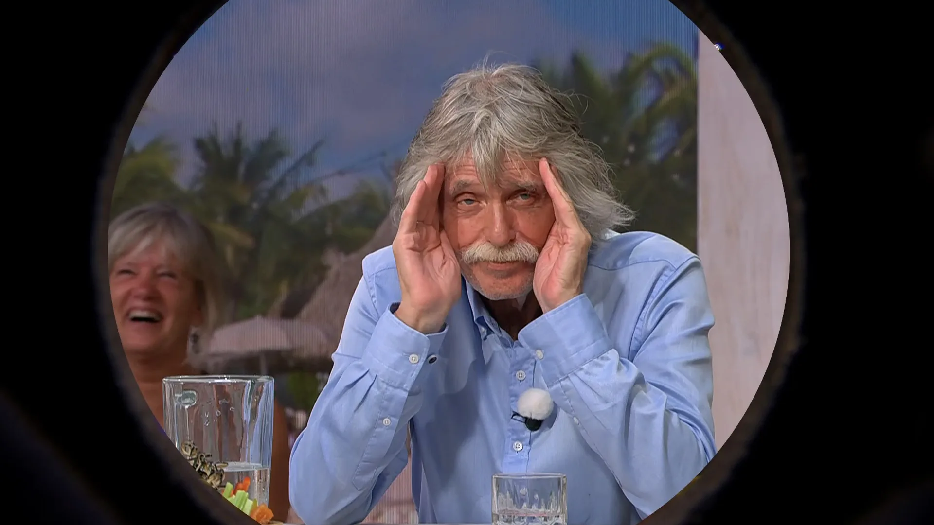 Johan Derksen heeft he-le-maal geen zin in opnames van Koekoek-video ...