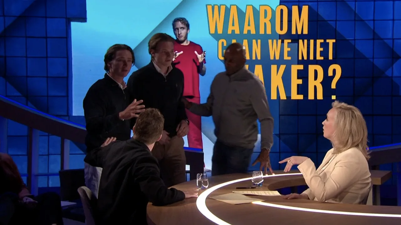 Video: uitzending Eva Jinek verstoord door duo uit publiek: 'Niet hier ...