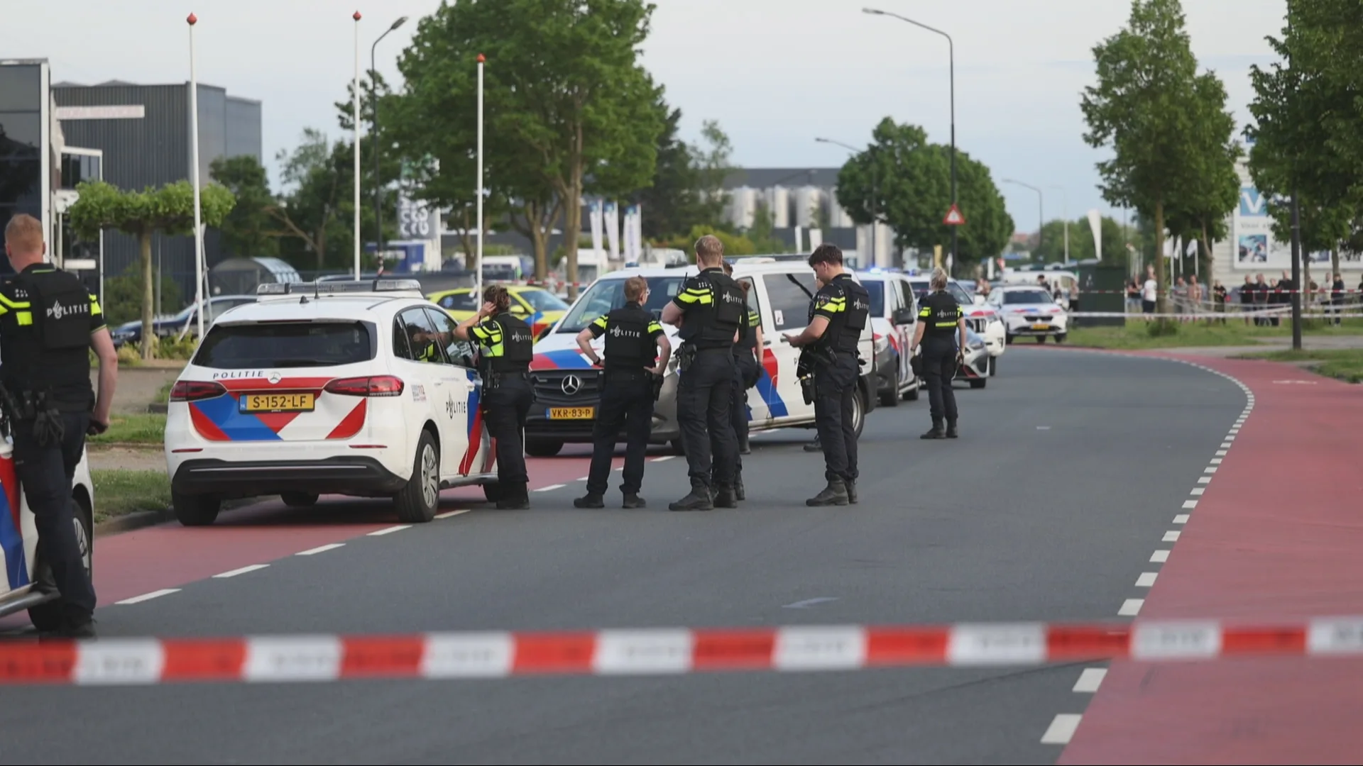 Dode en twee gewonden na steekpartij bij bedrijf in Heerhugowaard ...