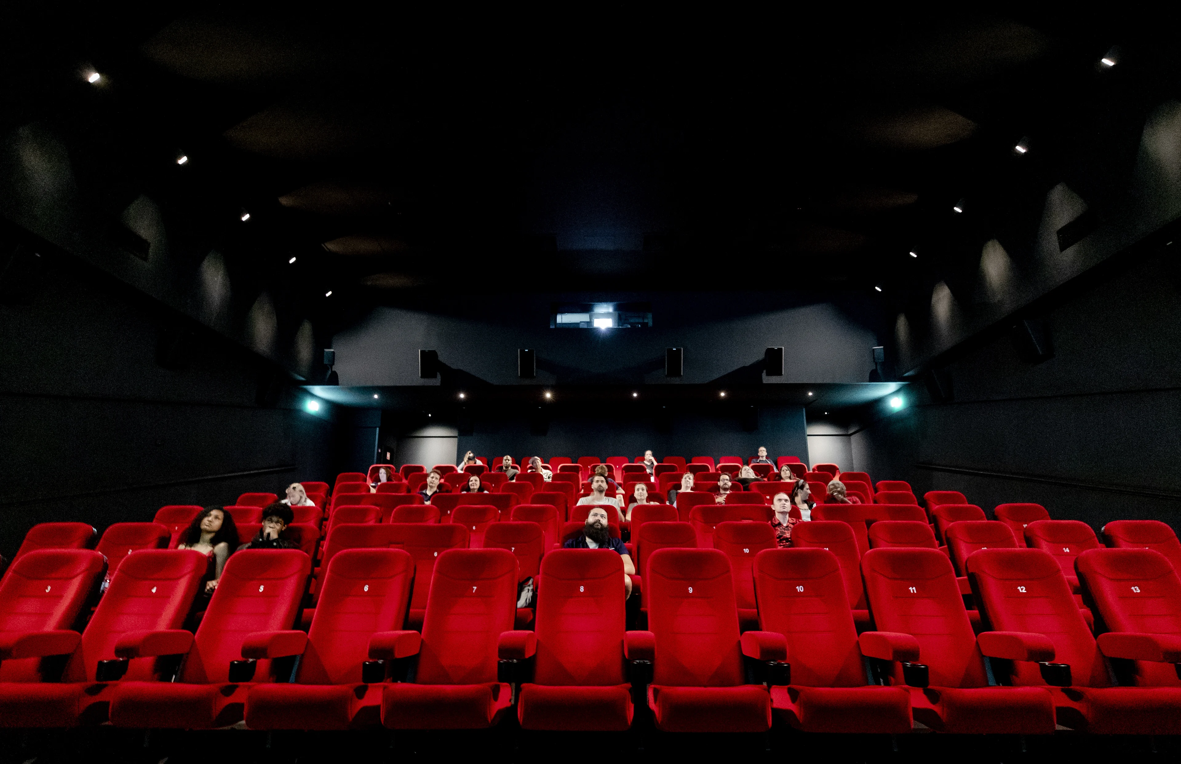 Ouderen gratis naar de film in Gouda vanwege hitte | Hart van Nederland