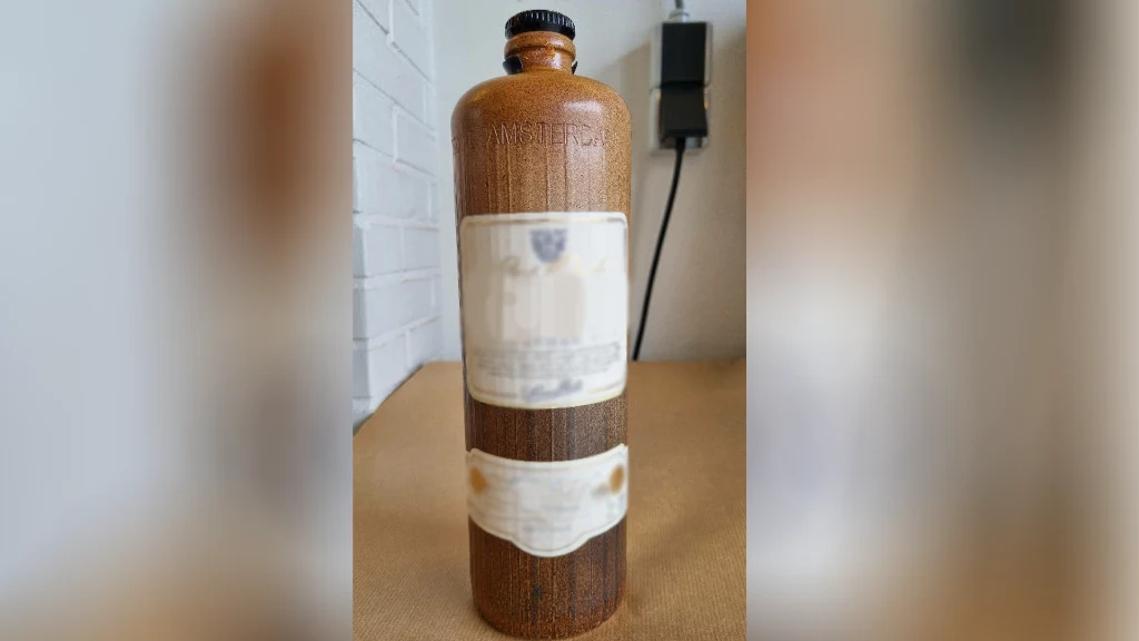 Giftige stof in jeneverfles kost echtpaar uit Hilversum het leven ...