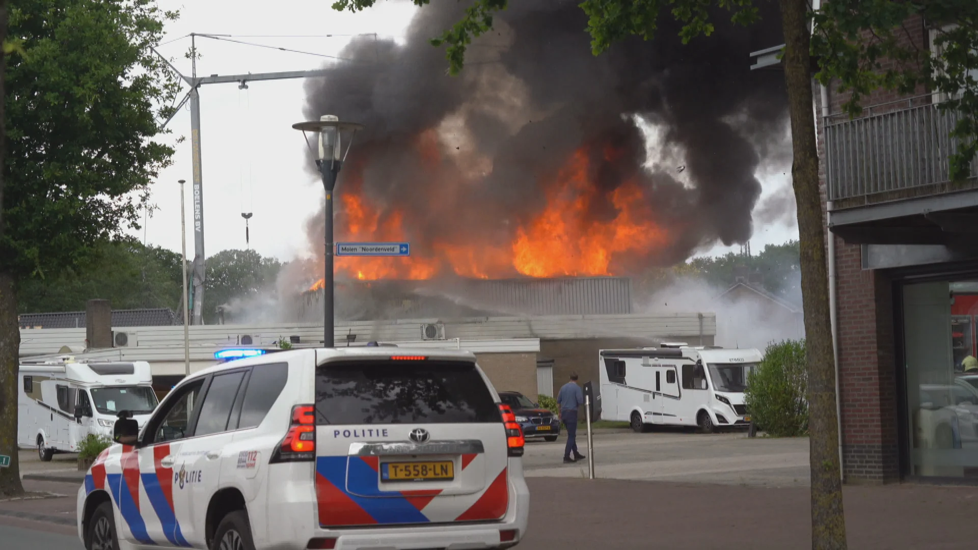 Enorme brand in Norg bij garagebedrijf met tankstation, NL-Alert ...