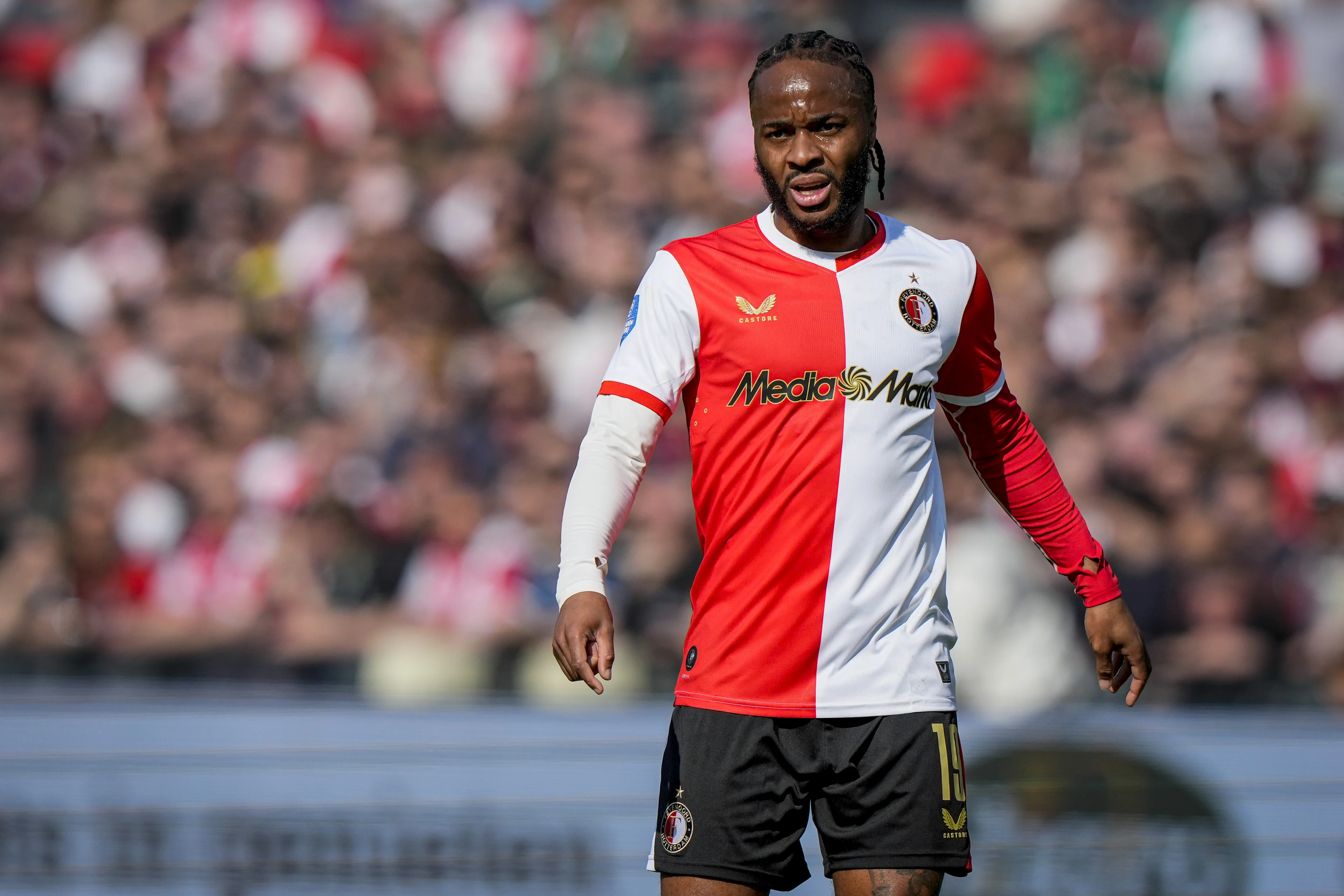Feyenoord voetballer Sterling opgepakt na vermoedelijk rijden onder ...