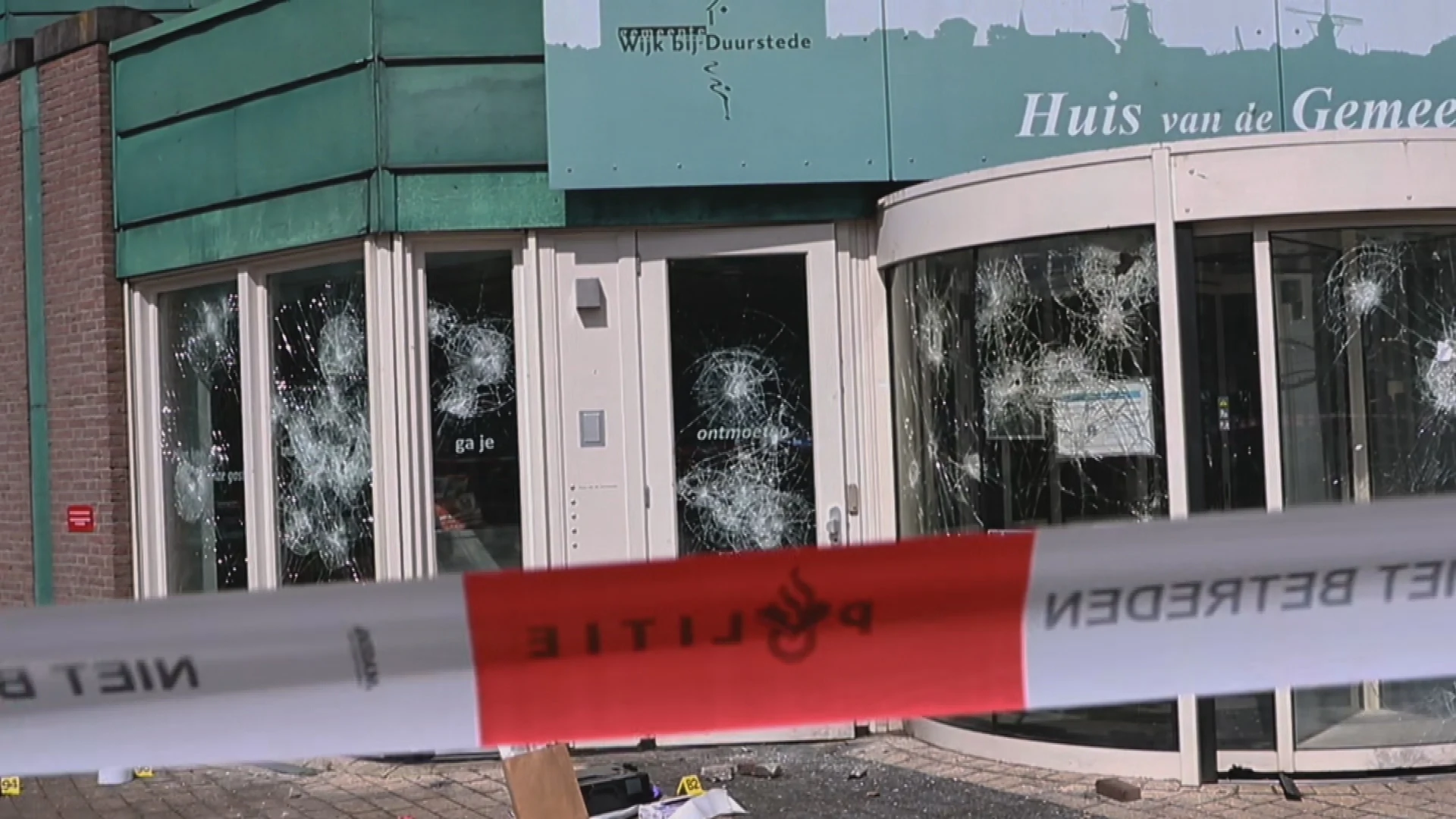 Nieuwe rellen om asielopvang in Wijk bij Duurstede, gemeentehuis ...