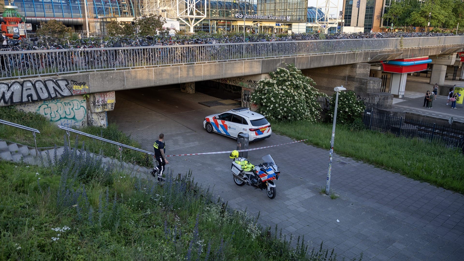 Drie gewonden bij steekpartij Amsterdam Sloterdijk | Hart van Nederland