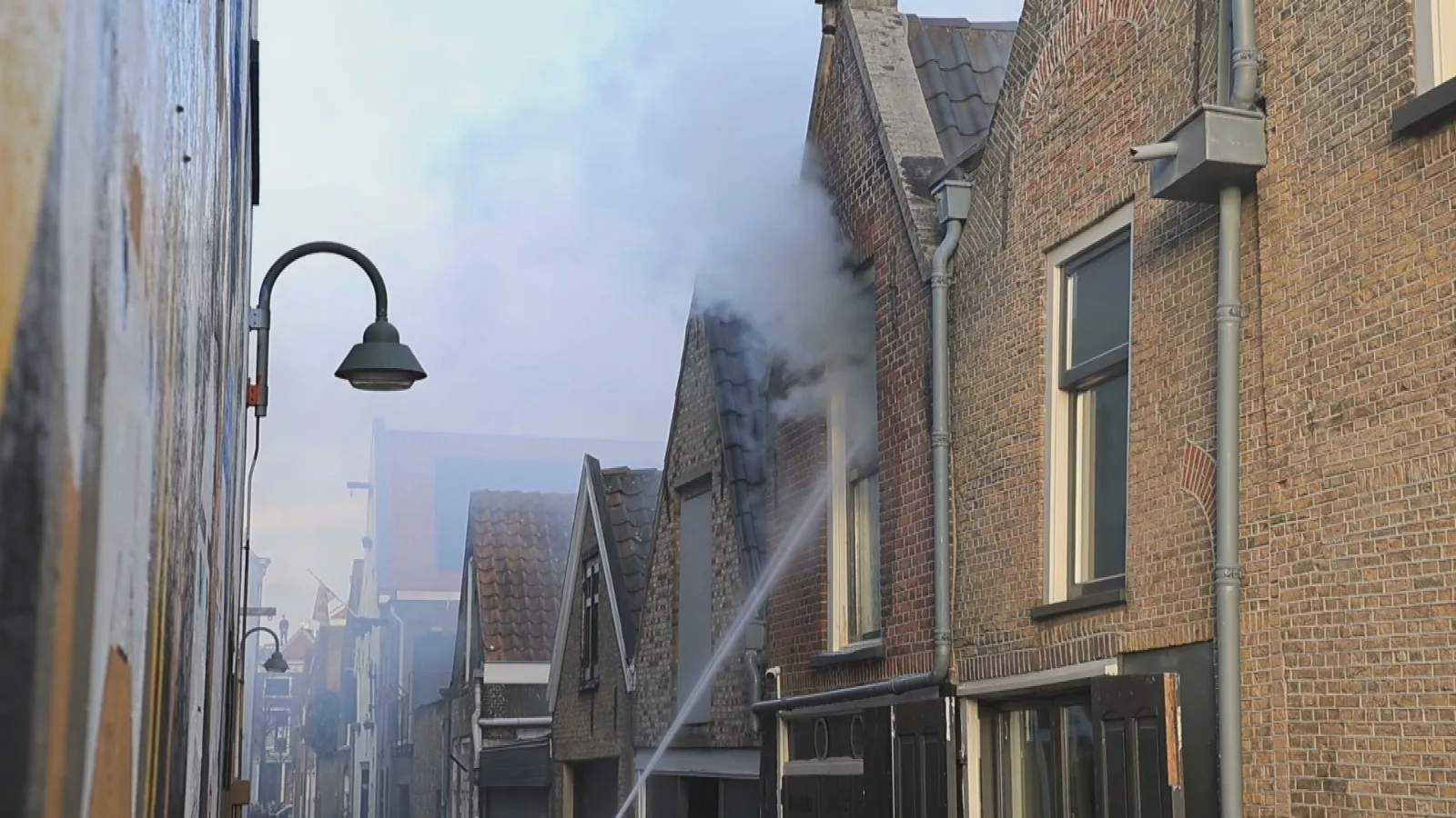 Grote brand in binnenstad van Delft, meerdere panden ontruimd | Hart ...