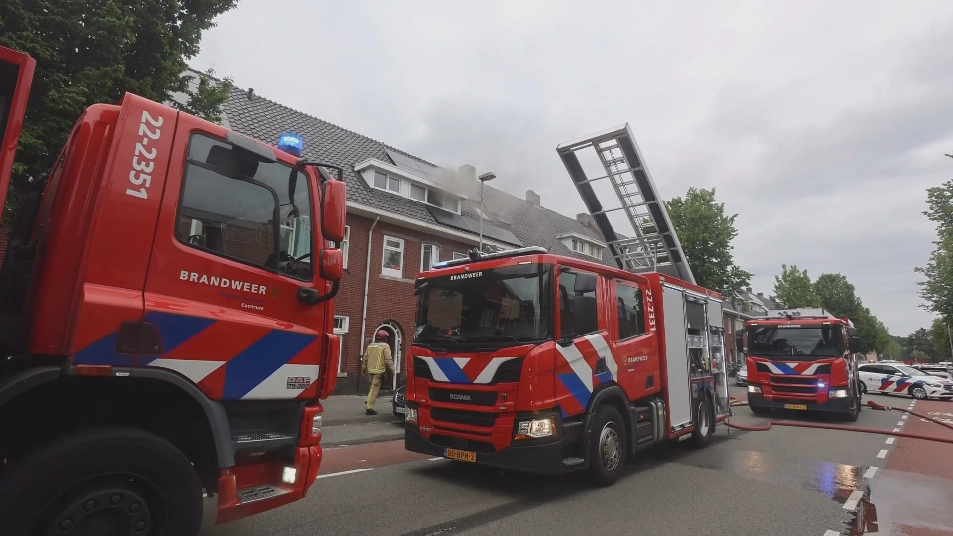 Meerdere gewonden bij woningbrand Eindhoven, bewoners via dak gered ...