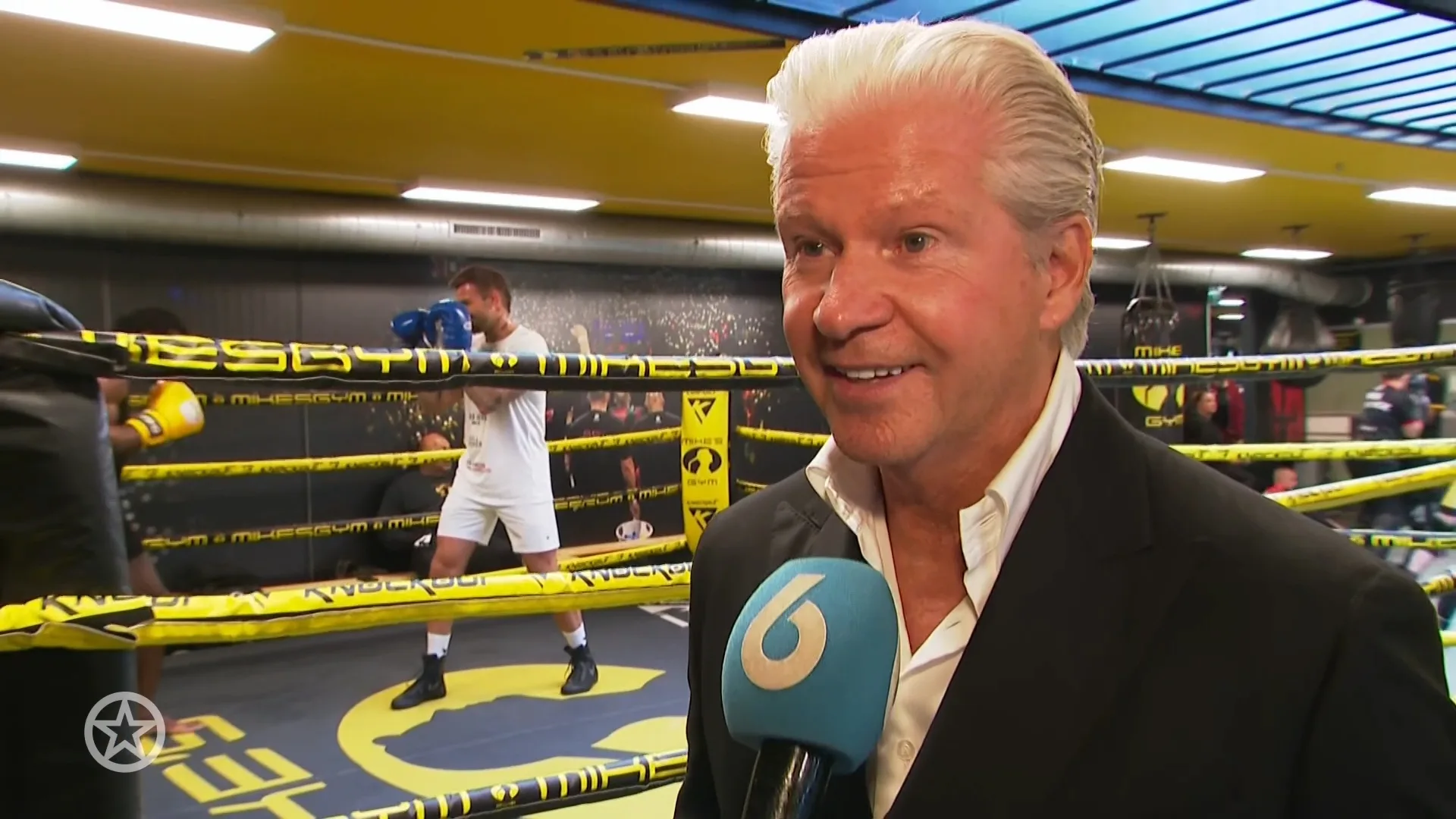 Shownieuws: Dinand Woesthoff reageert op coach zijn in The Voice of Holland