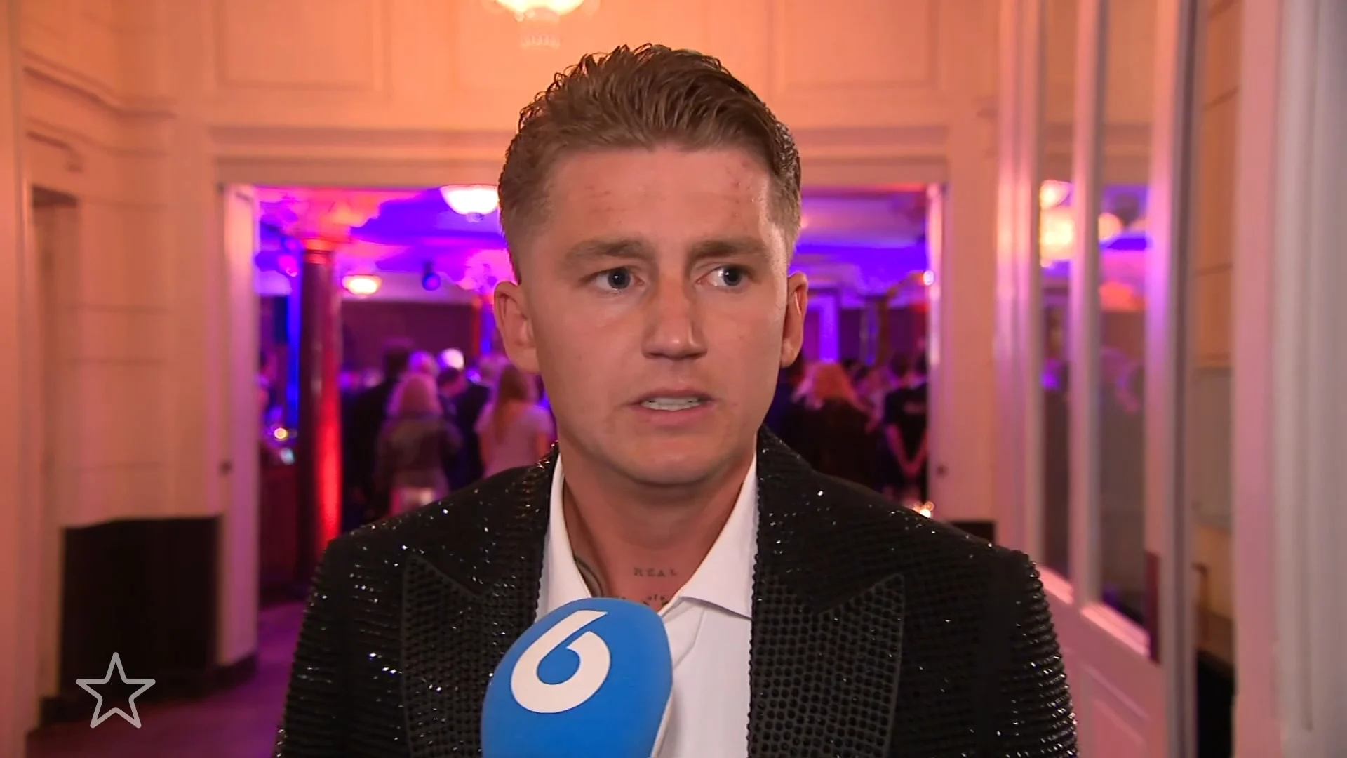 Shownieuws: Mart Hoogkamer reageert op vrijlating vader na politieactie