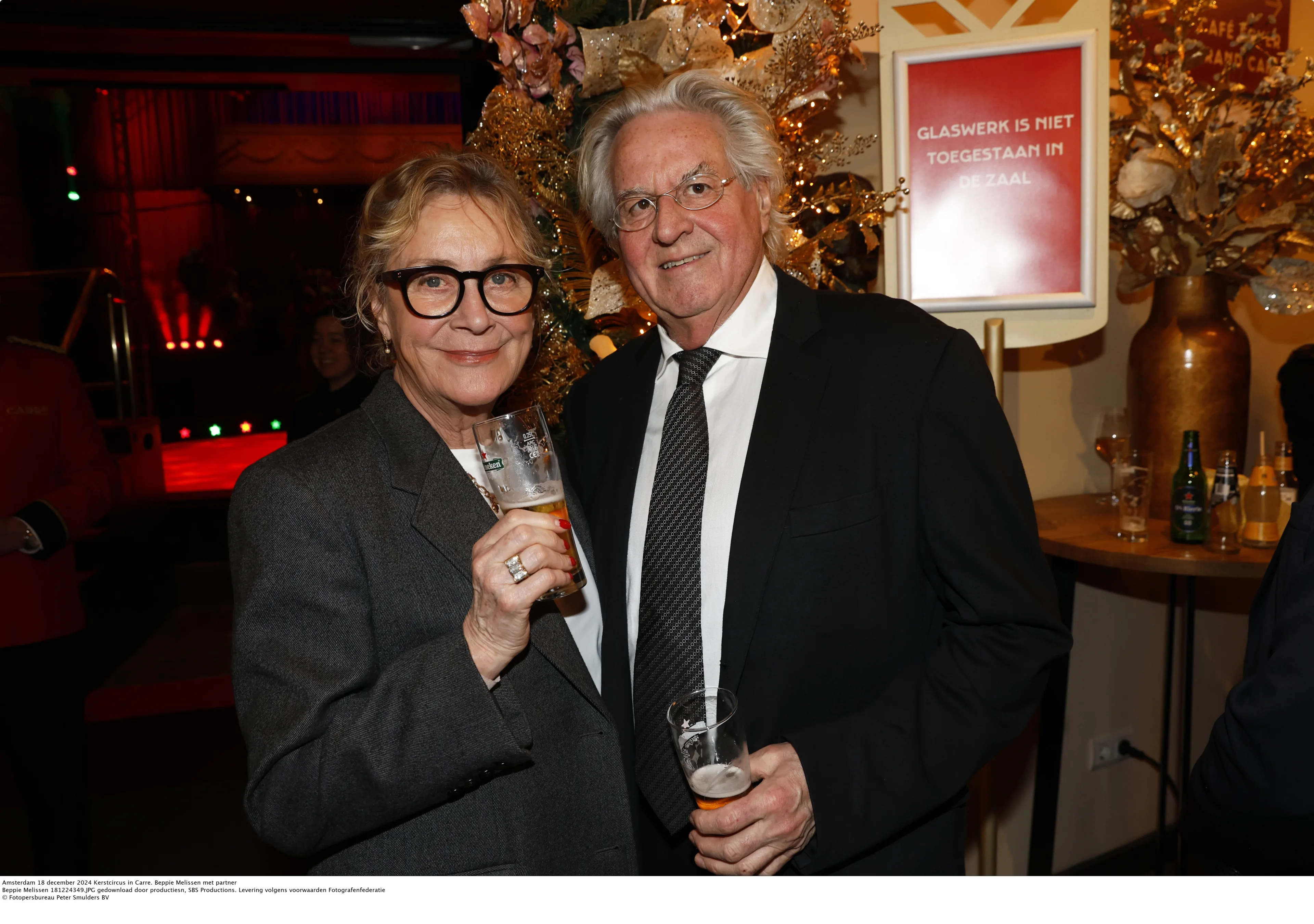 Onherkenbaar: zó ziet Tante Cor-actrice eruit in dagelijks leven | Shownieuws