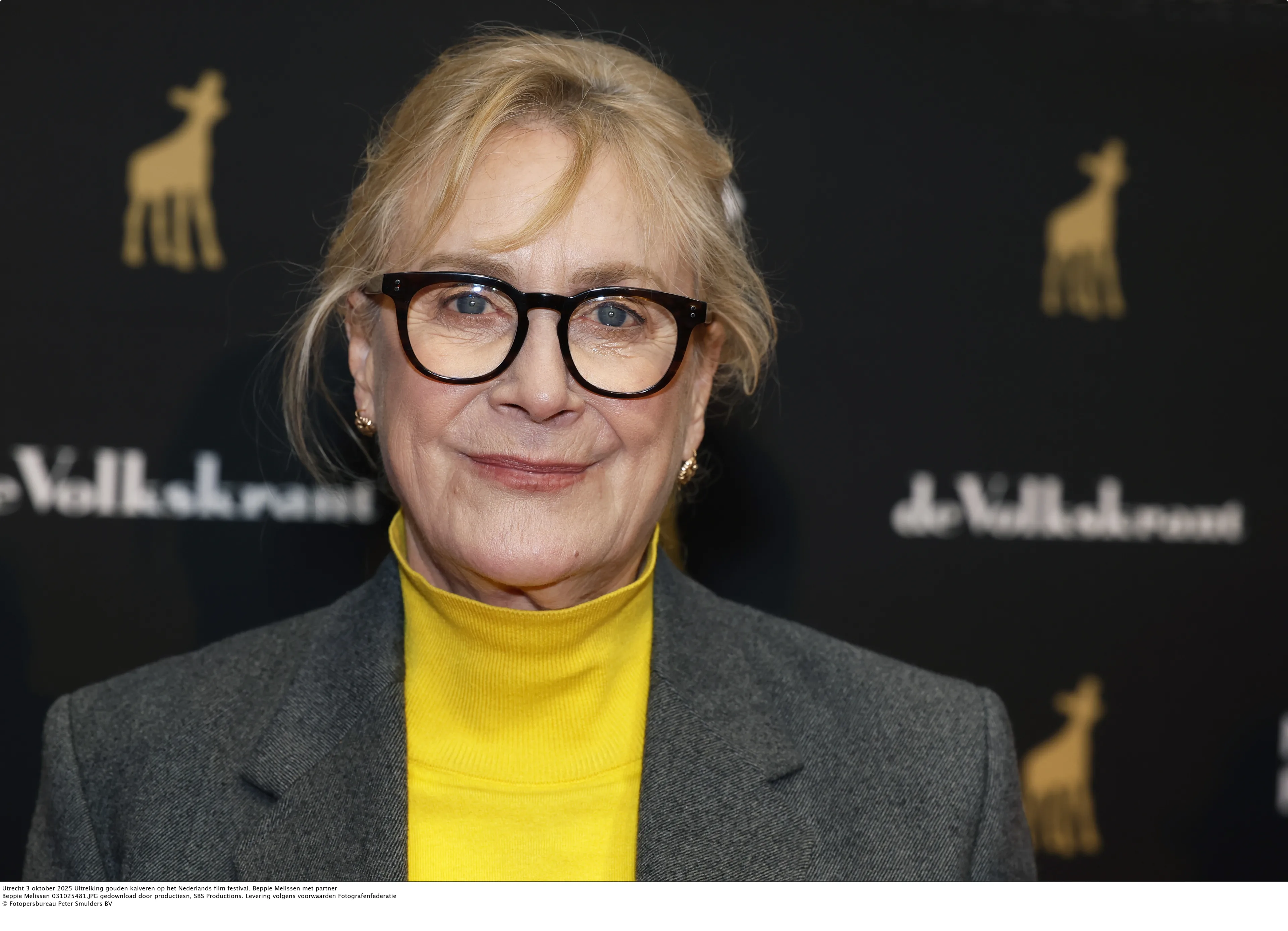 Onherkenbaar: zó ziet Tante Cor-actrice eruit in dagelijks leven | Shownieuws