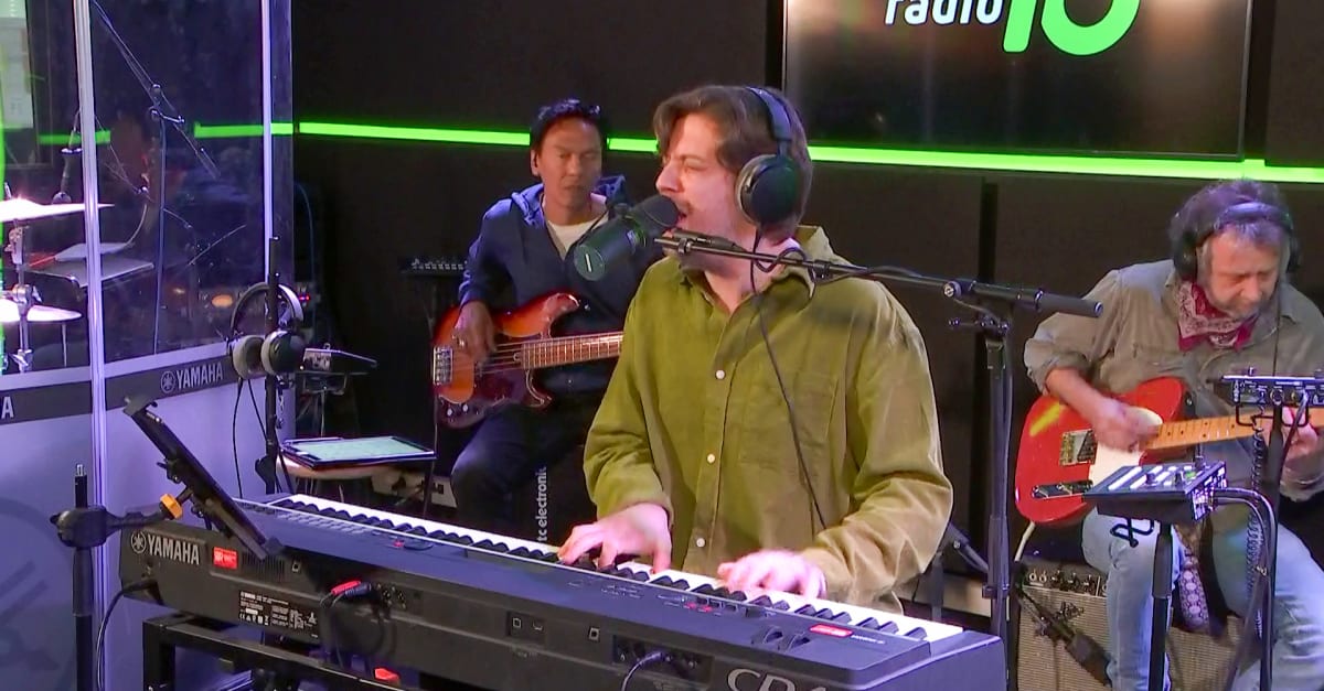 James Sayer maakt je wakker met een muzikaal feest | Radio 10